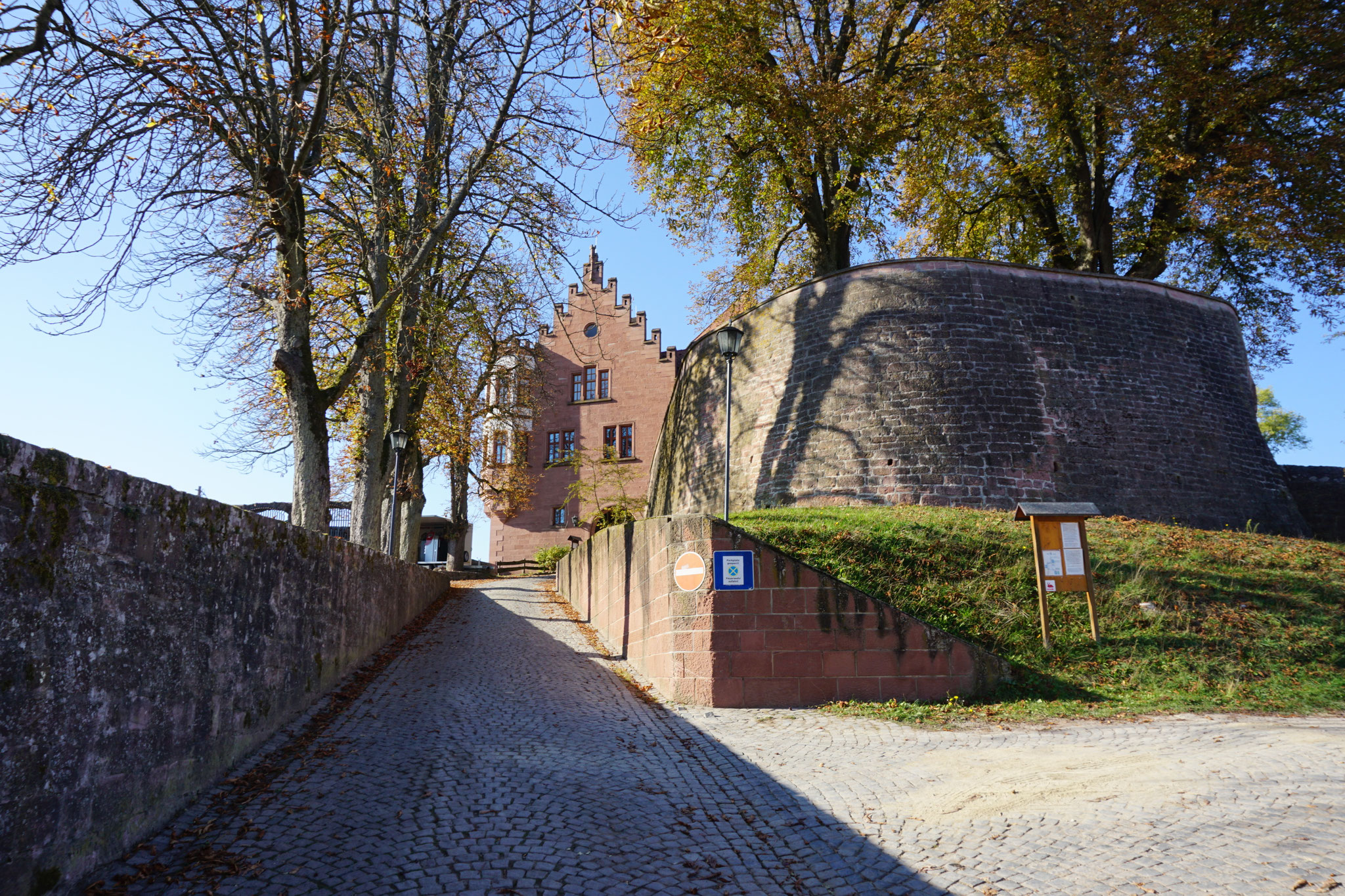 Burg - Rieneck (Landkreis Main-Spessart) - Burgendatenbank und Burgenatlas