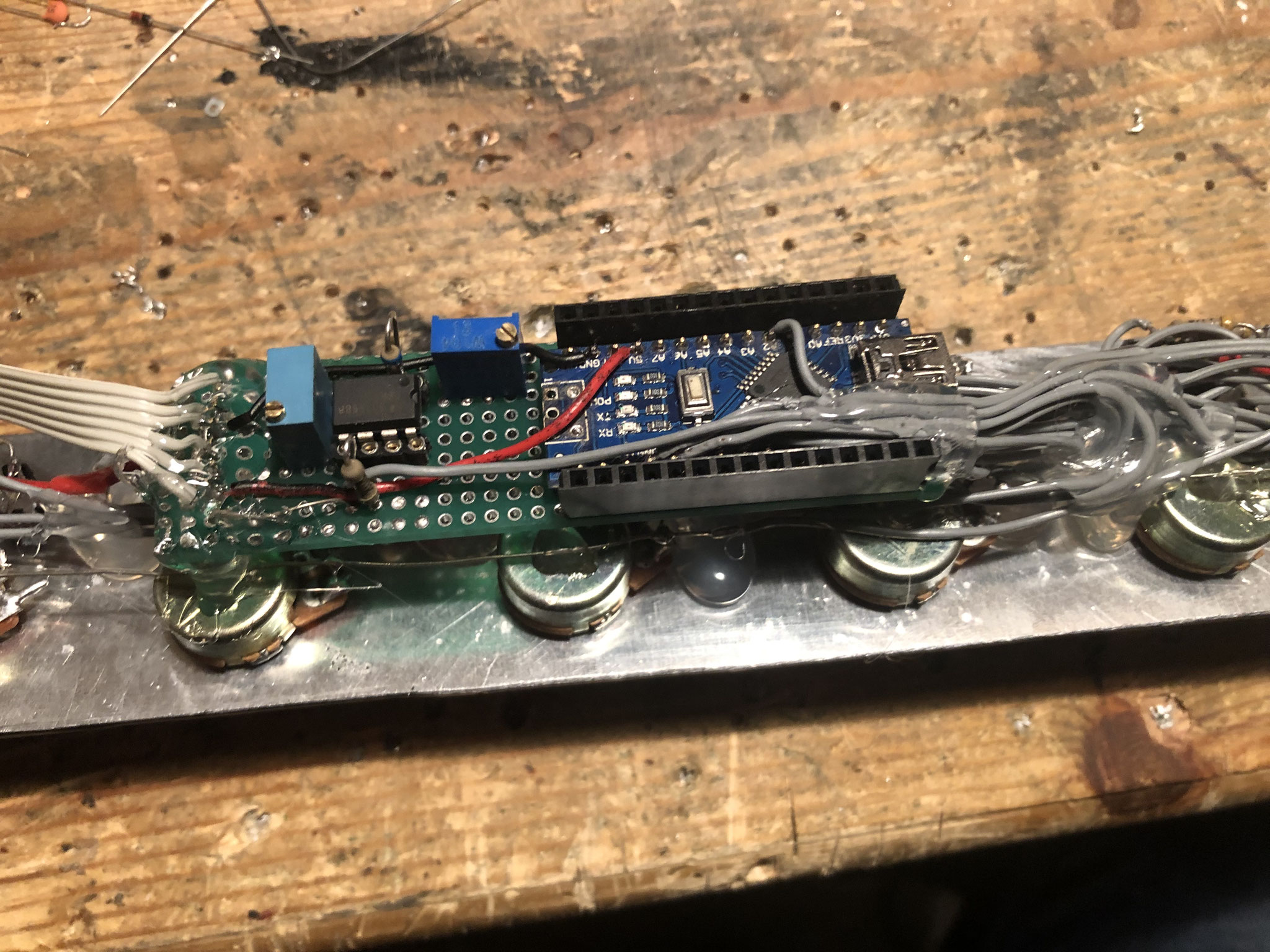 Simple DIY 8 Step Sequenzer by Minart (Arduino based) - minartdiysynths Webseite!