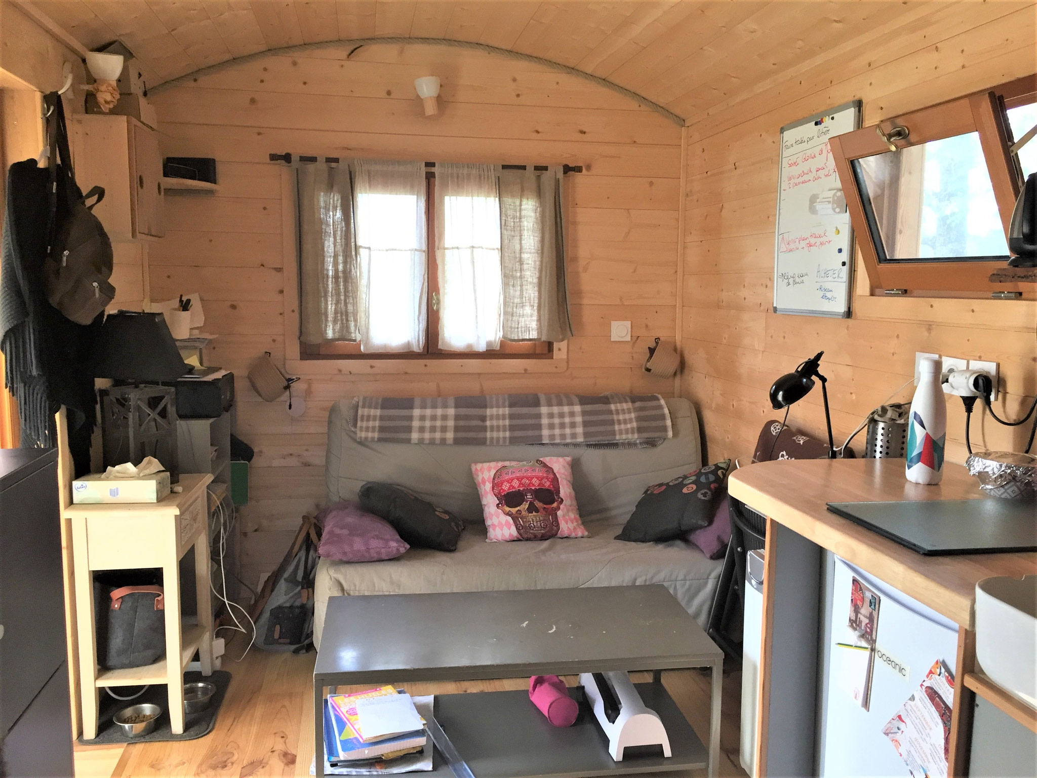 Une magnifique roulotte très bien aménagée - Roulotte bois - Tiny house ...