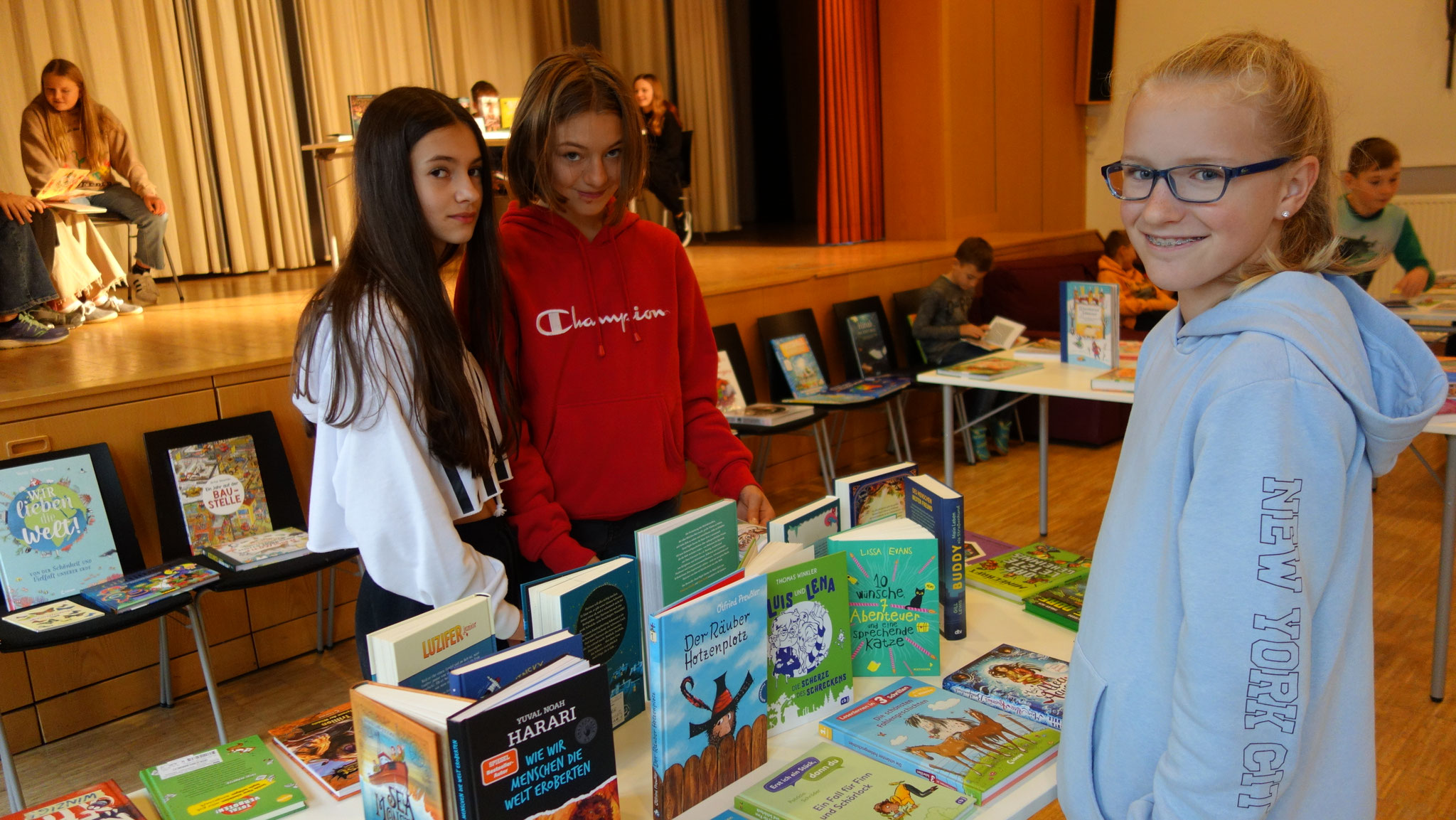 Buchausstellung Mediathek - Mittelschule Gutau