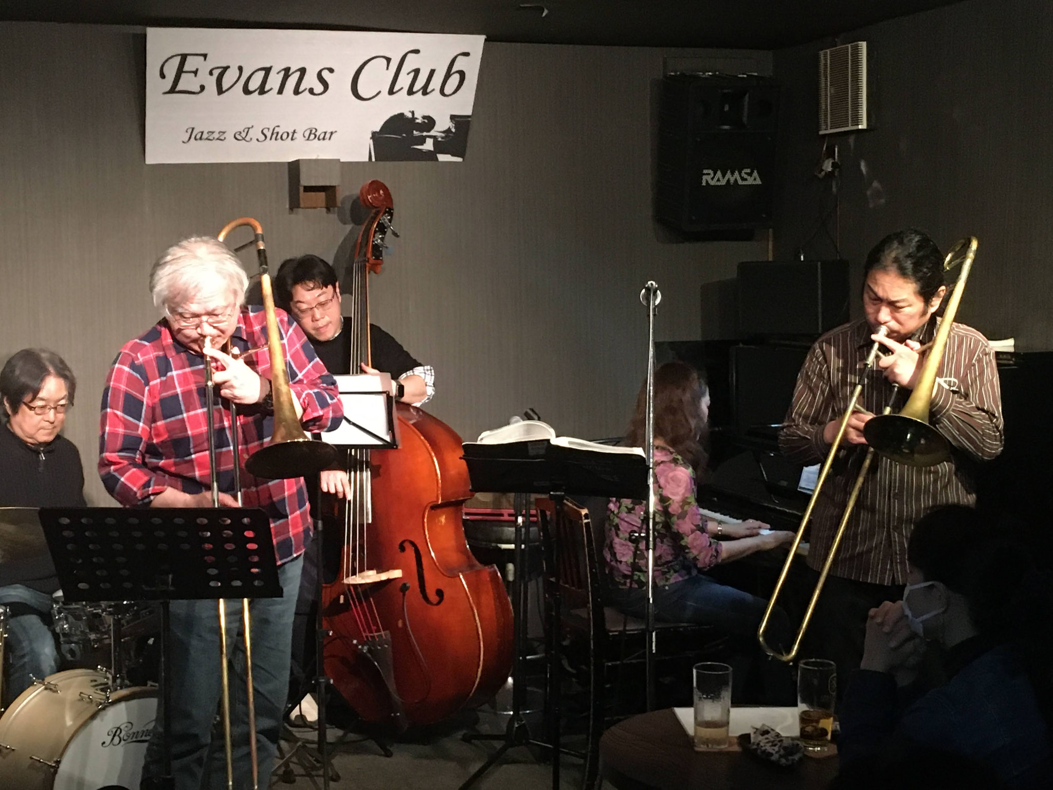 Photo Gallery - Evans Club