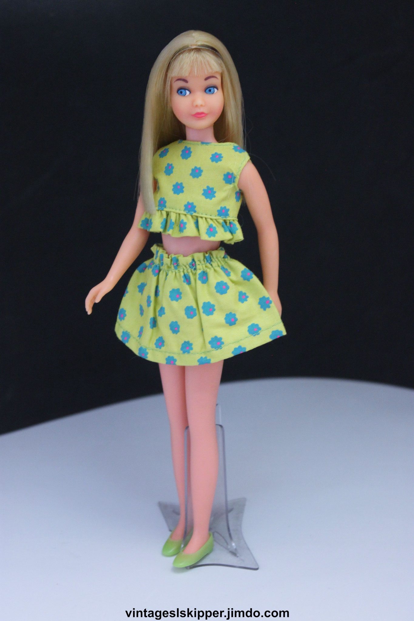 Mod Fashions #2 - Skipper Doll Website (Barbie's little sister)