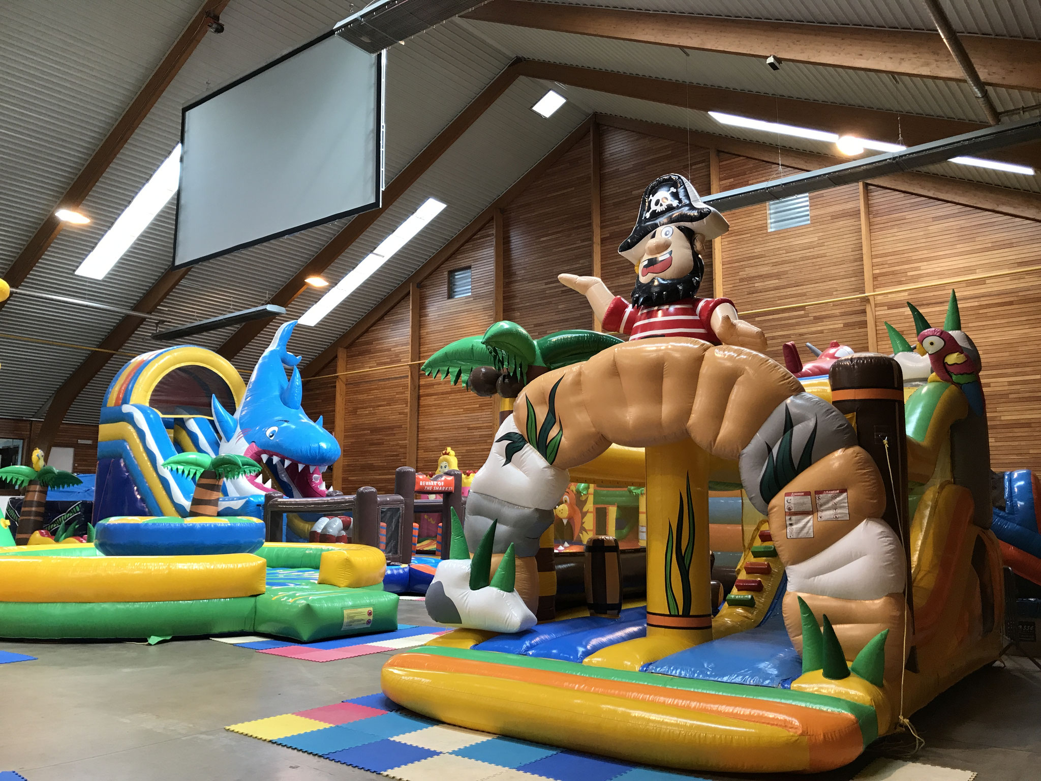 PARC FAMILY JUMP - Location de jeux et châteaux gonflables