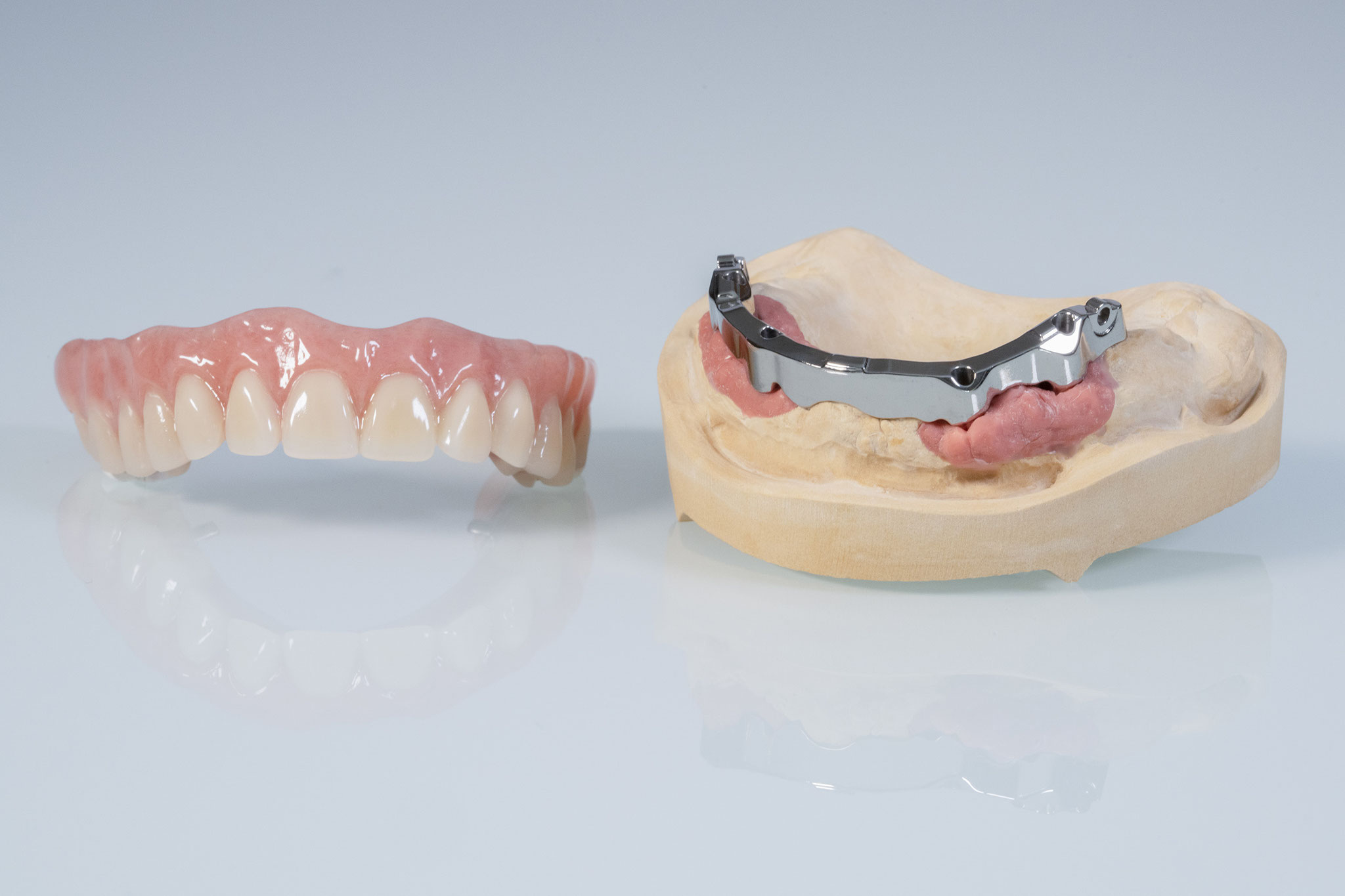 Total- und Hybridprothese – Vereinigung traditioneller Handwerkskunst ...