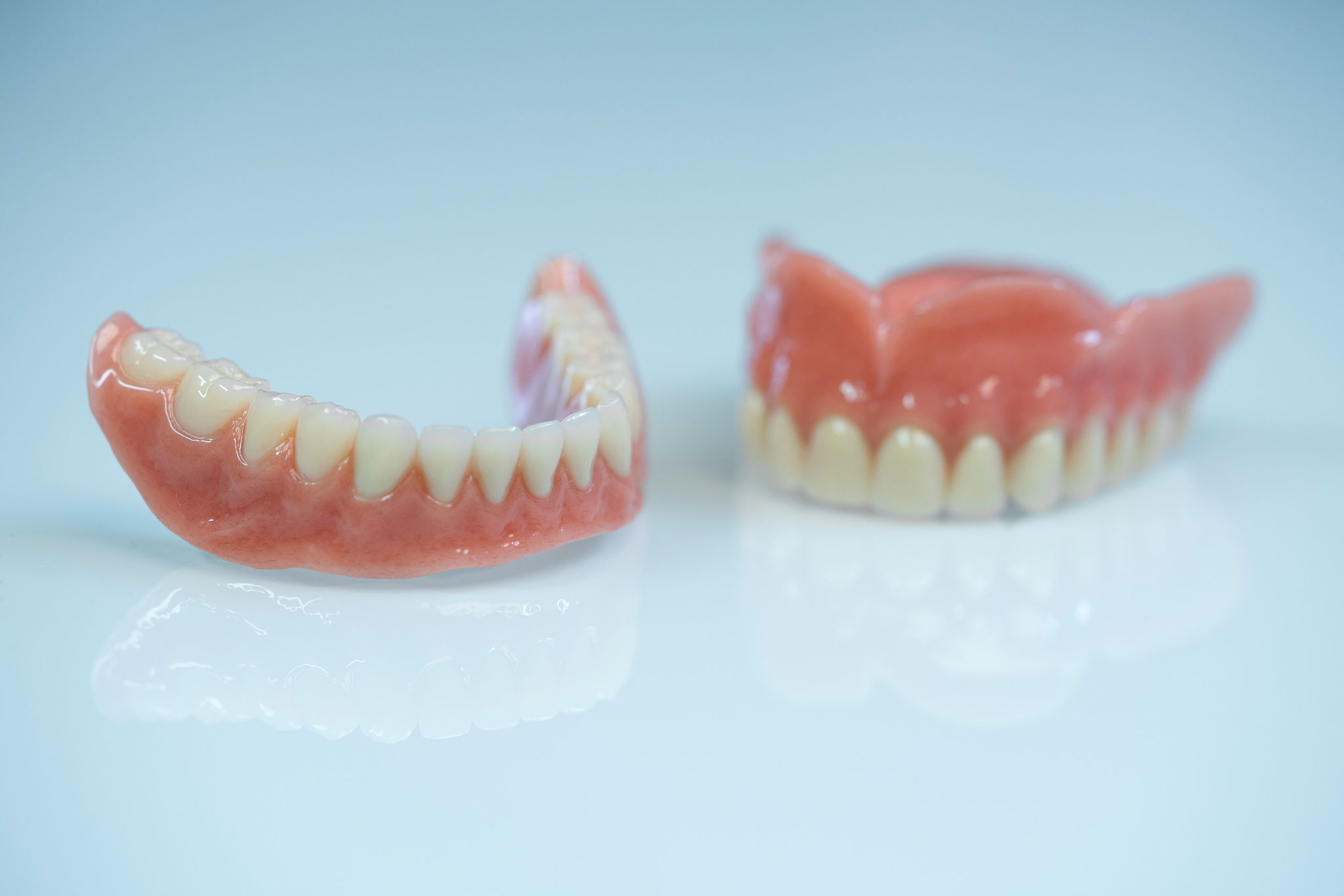 Total- und Hybridprothese – Vereinigung traditioneller Handwerkskunst ...