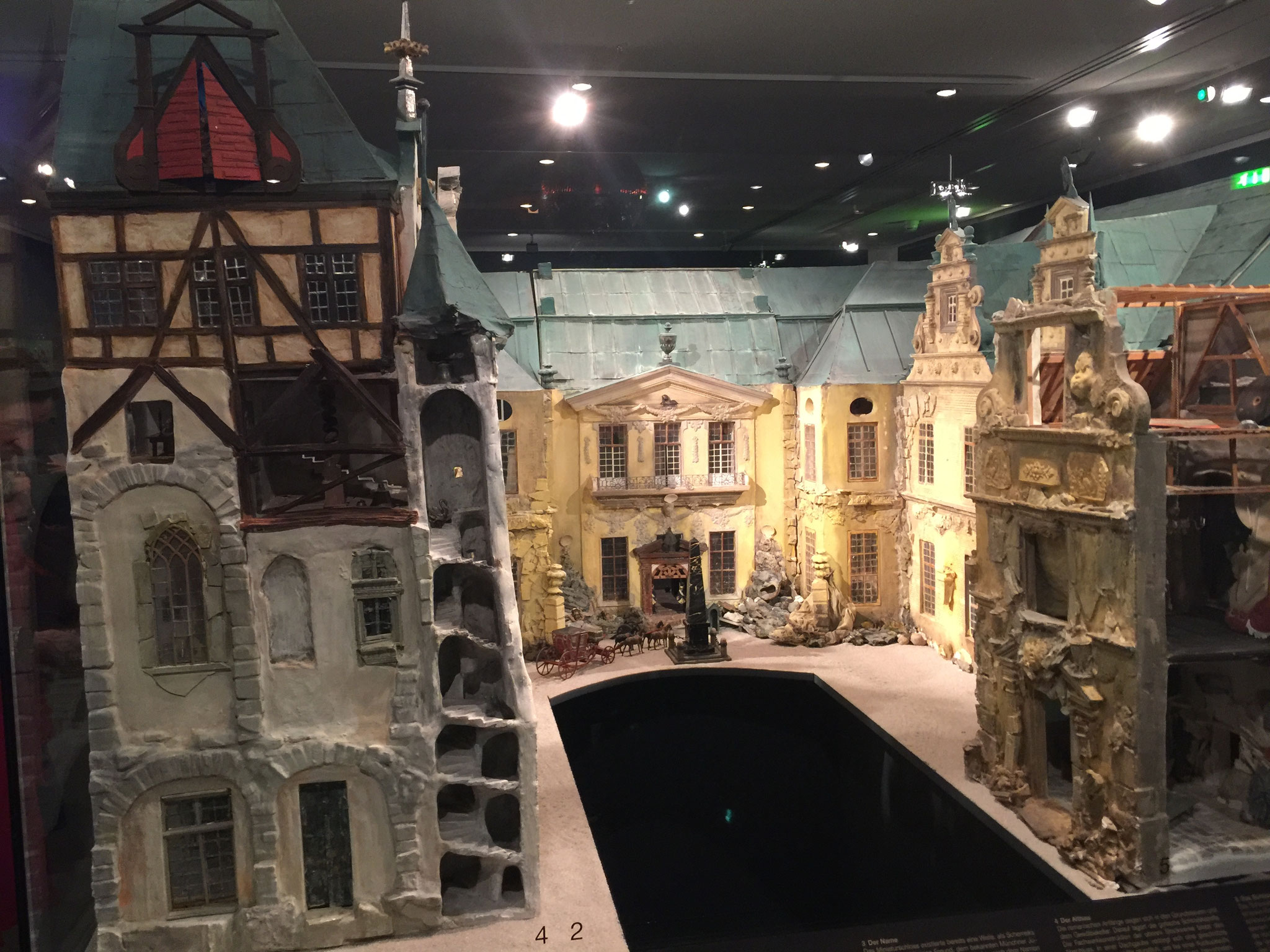 Buchheim Museum - der Phantasie Schloss Zwerg- Apfel- Kern - Atelier ...