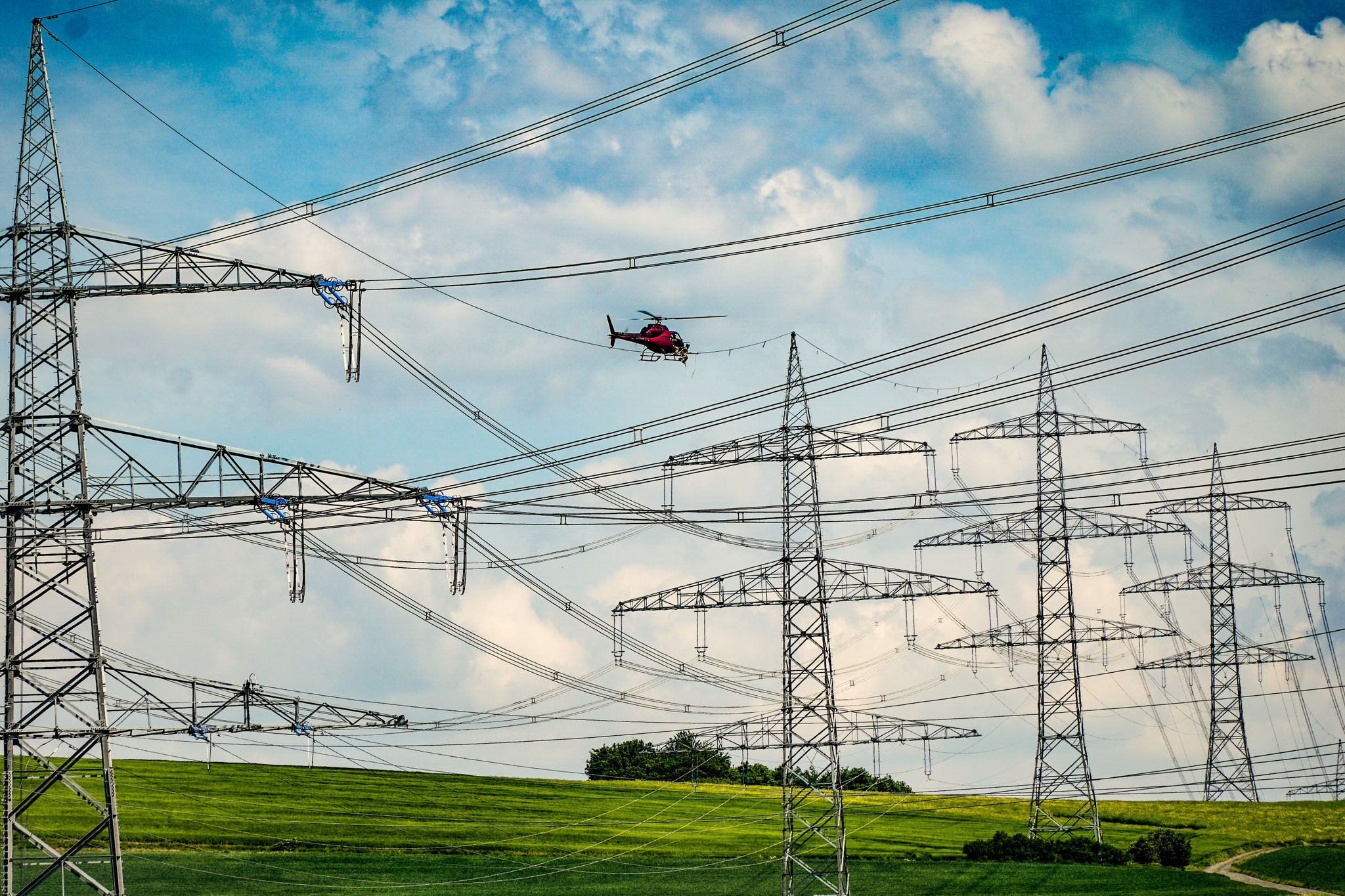 Freileitungsbau - SKY HELI GmbH - Hubschrauberdienstleistungen für ...