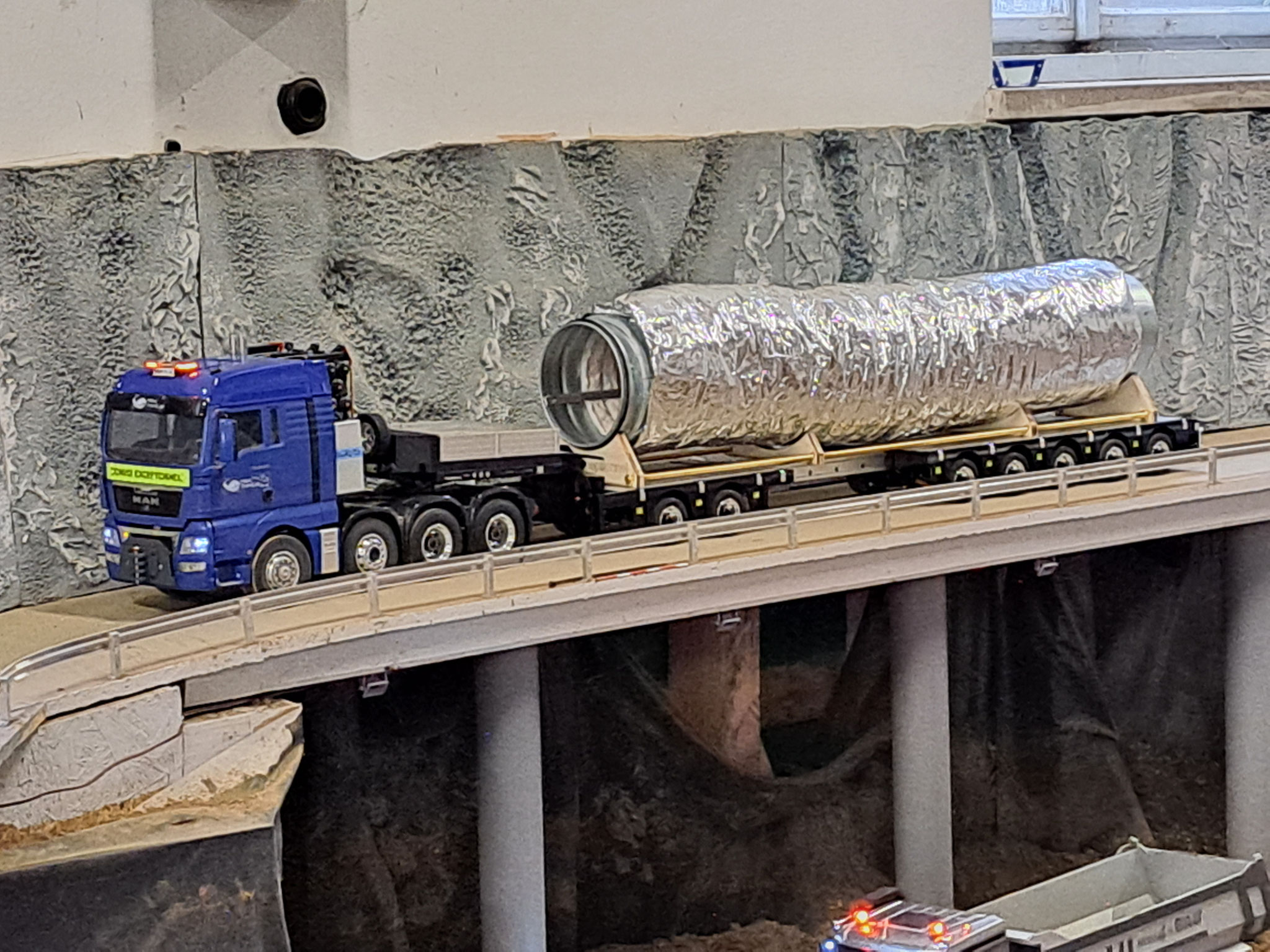 MAN TGX 8x6/4 SLT 1:14 - truckbastlers Webseite!