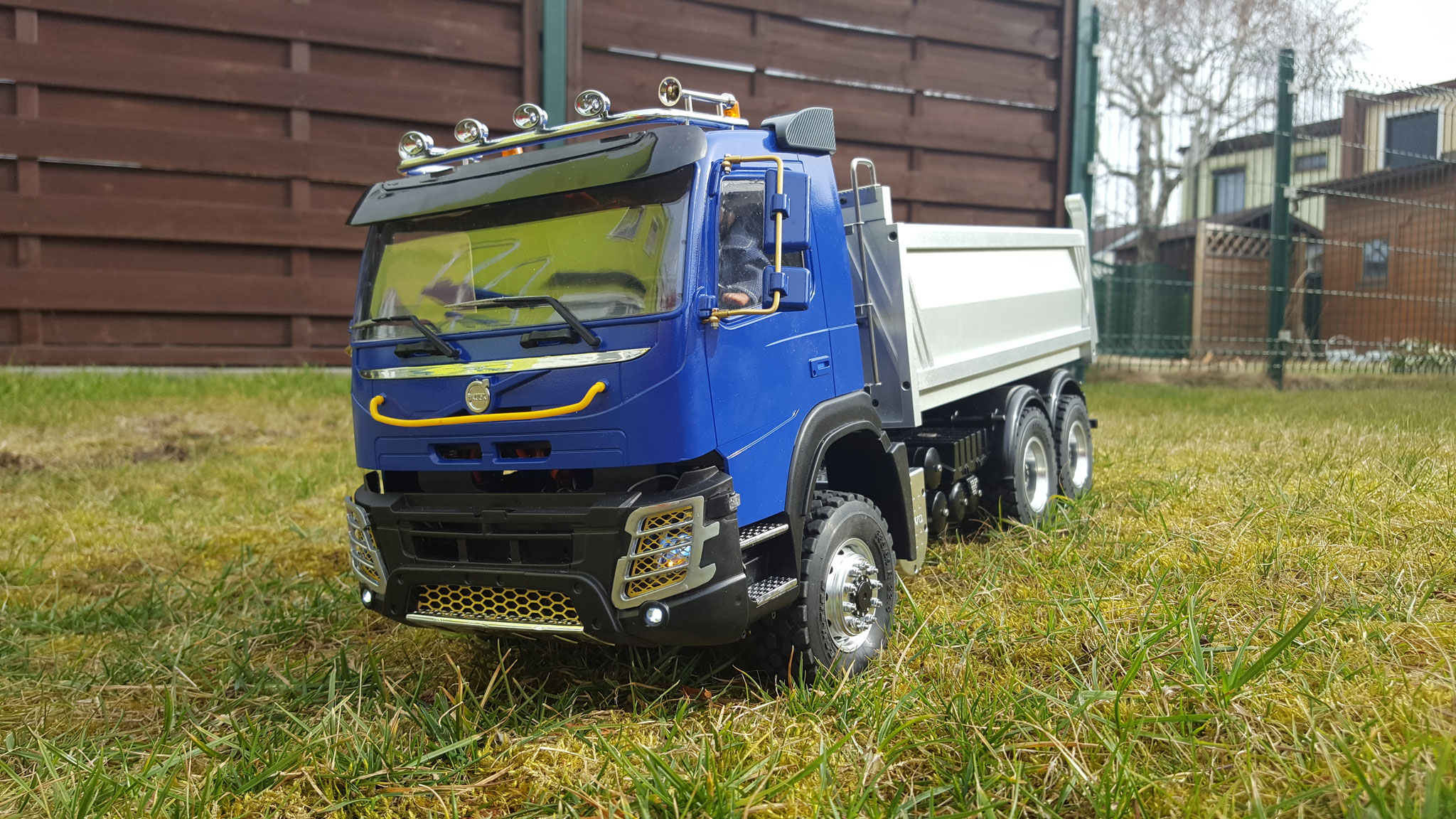 Volvo FMX 6x6 1:14 - truckbastlers Webseite!