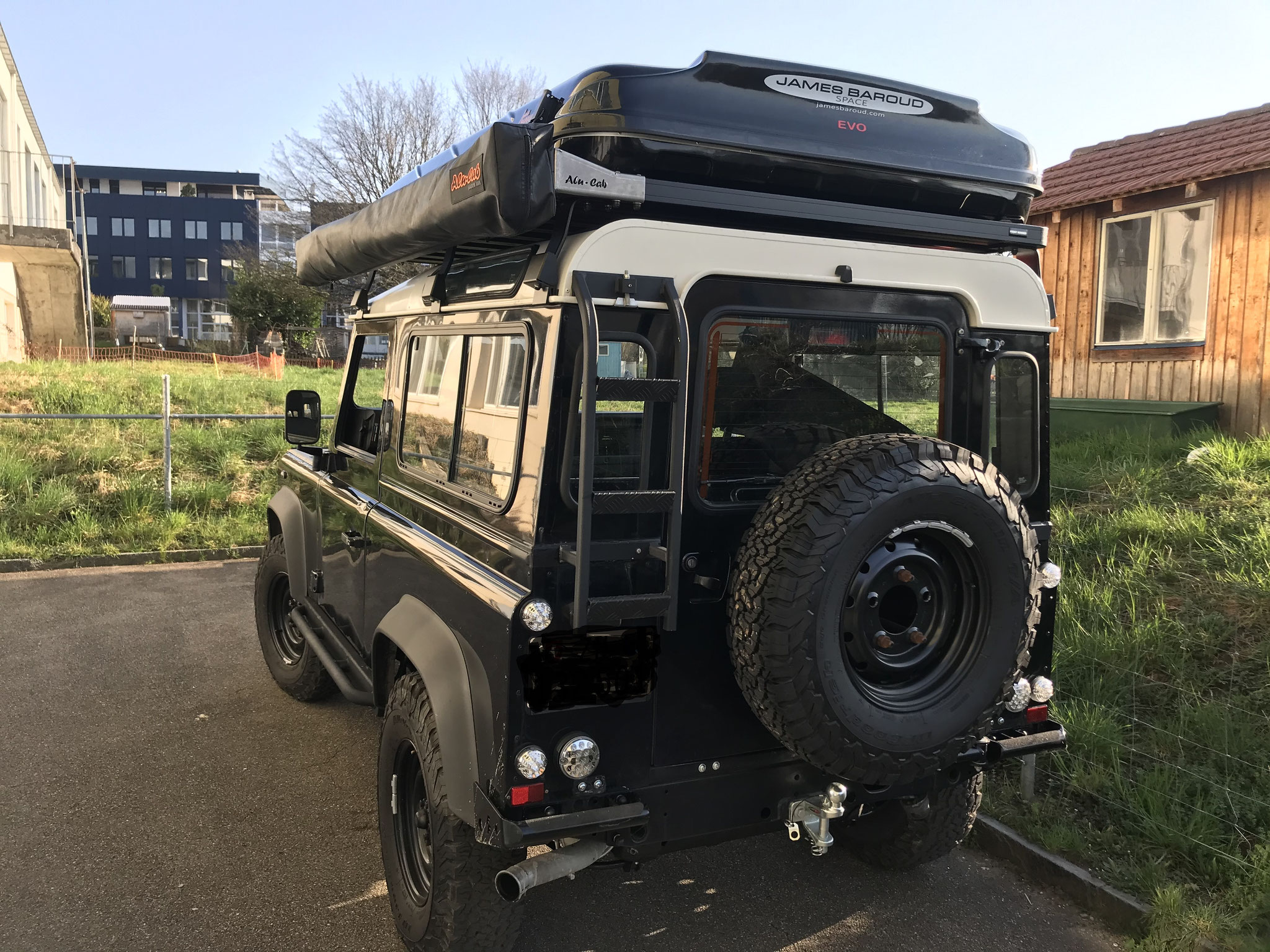 DEFENDER / JAMES BAROUD - carcamp.ch | Travel | Outdoor | Camping