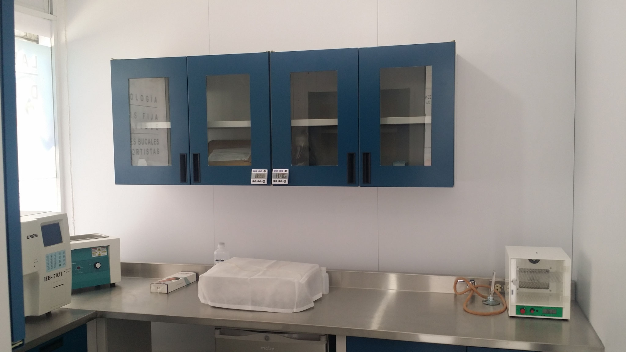Gabinetes para laboratorio - Muebles para laboratorio