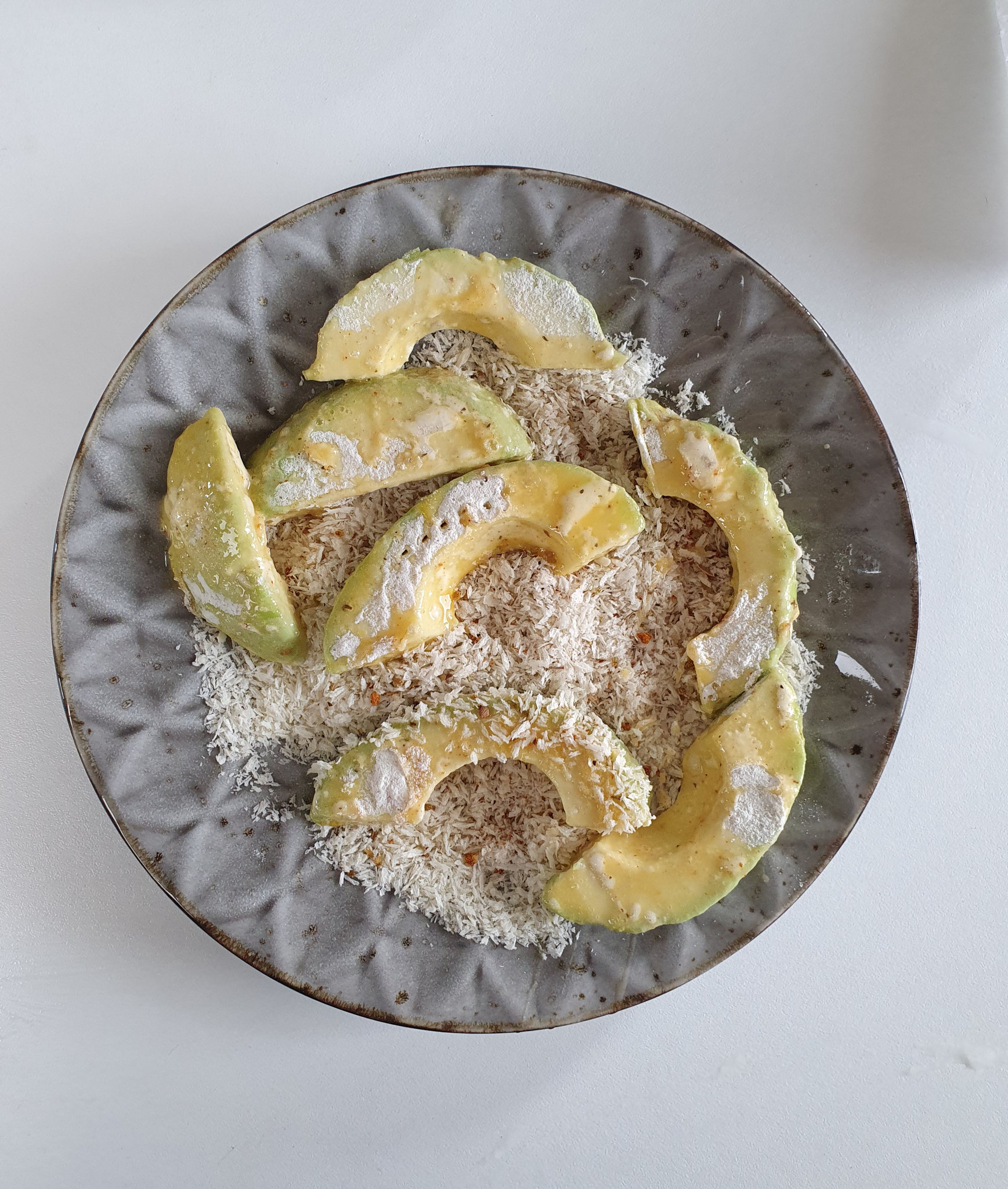 Crunchy Avocado bites with ranch sauce. - Website Hennies Kitchen!