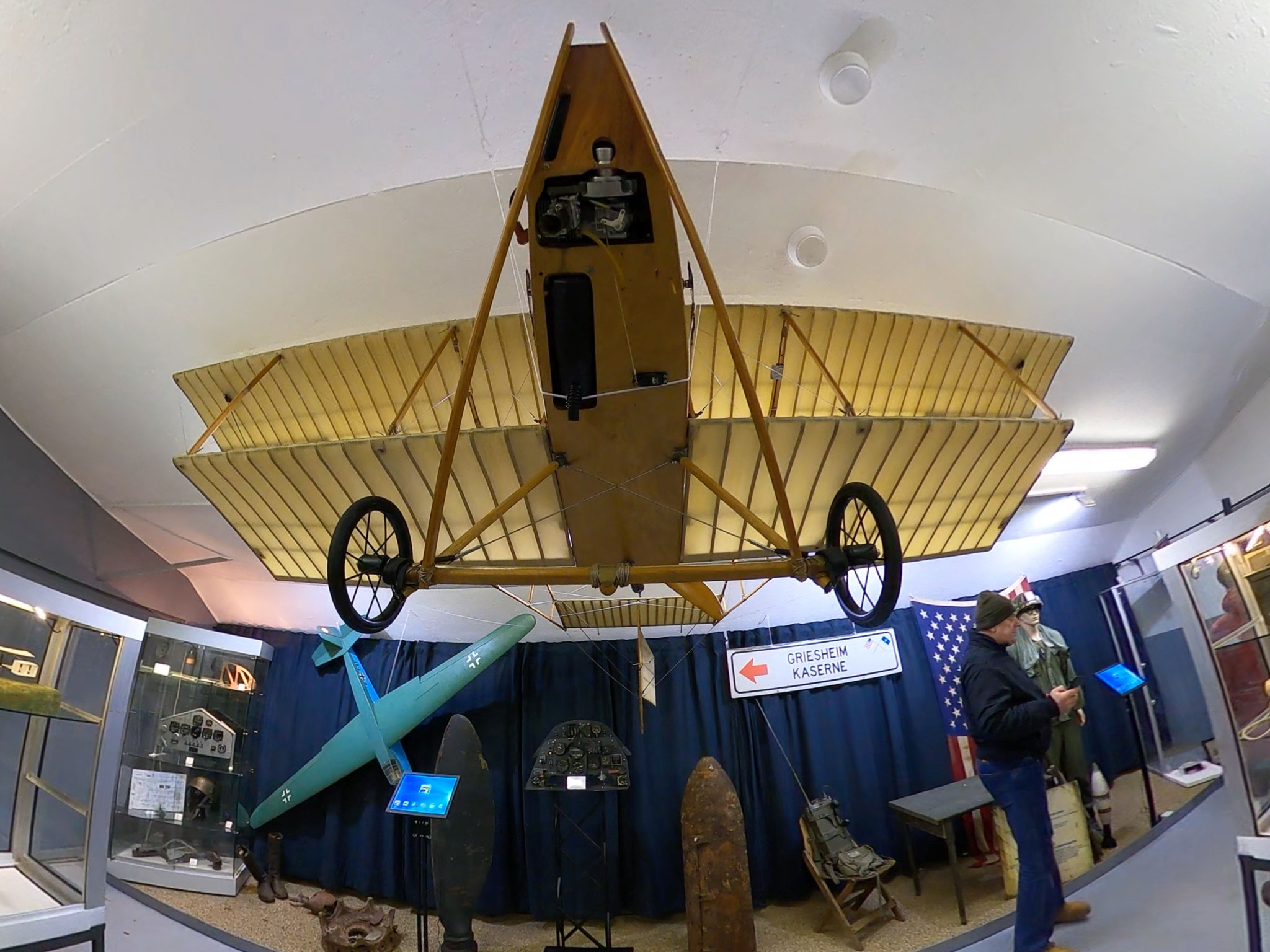 August-Euler Flugplatz und Militärgelände - Ulis Videowelt