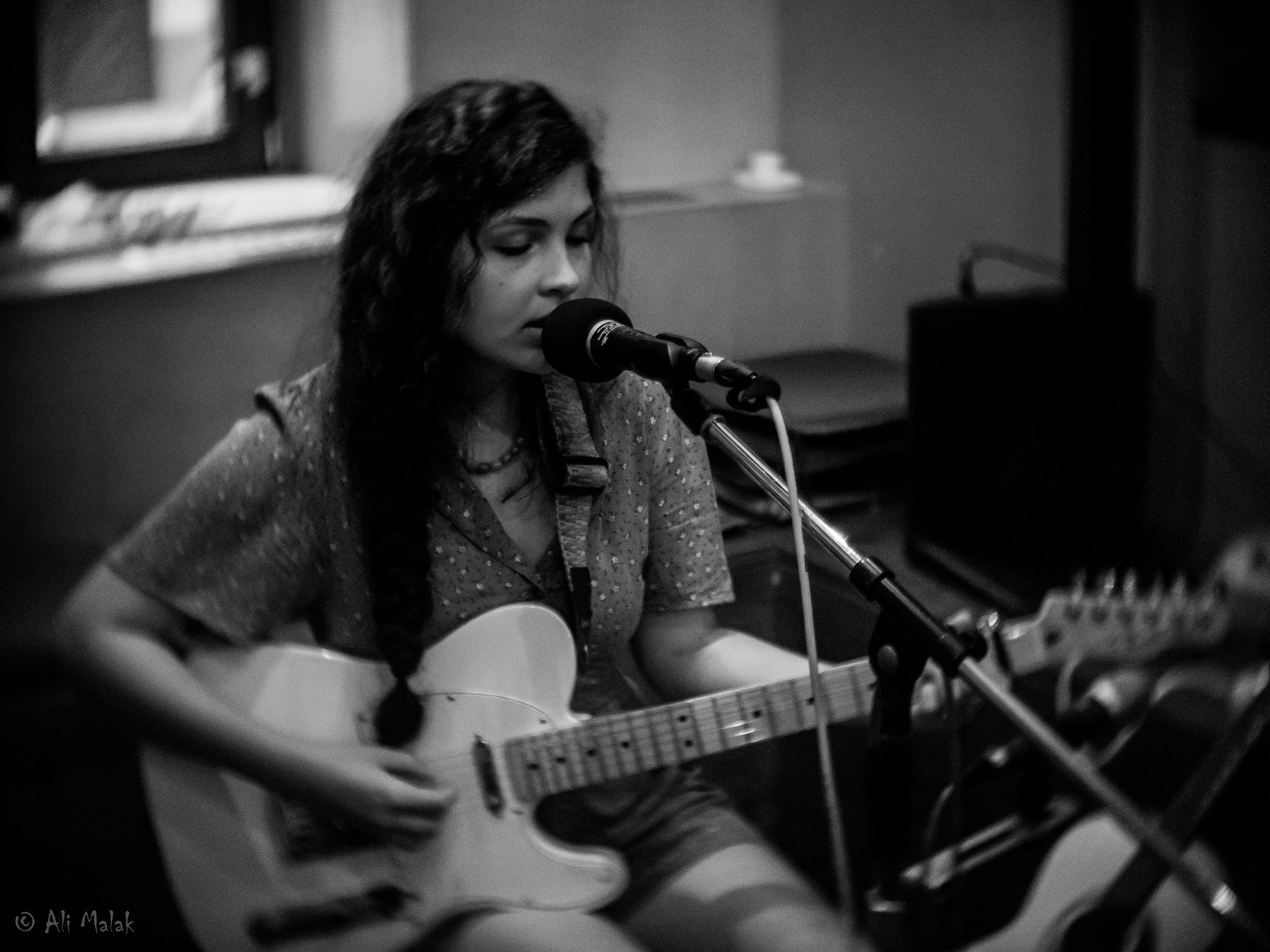 Cosma Joy & Sebastian Block - Singer. Songwriter. Lifesaver.