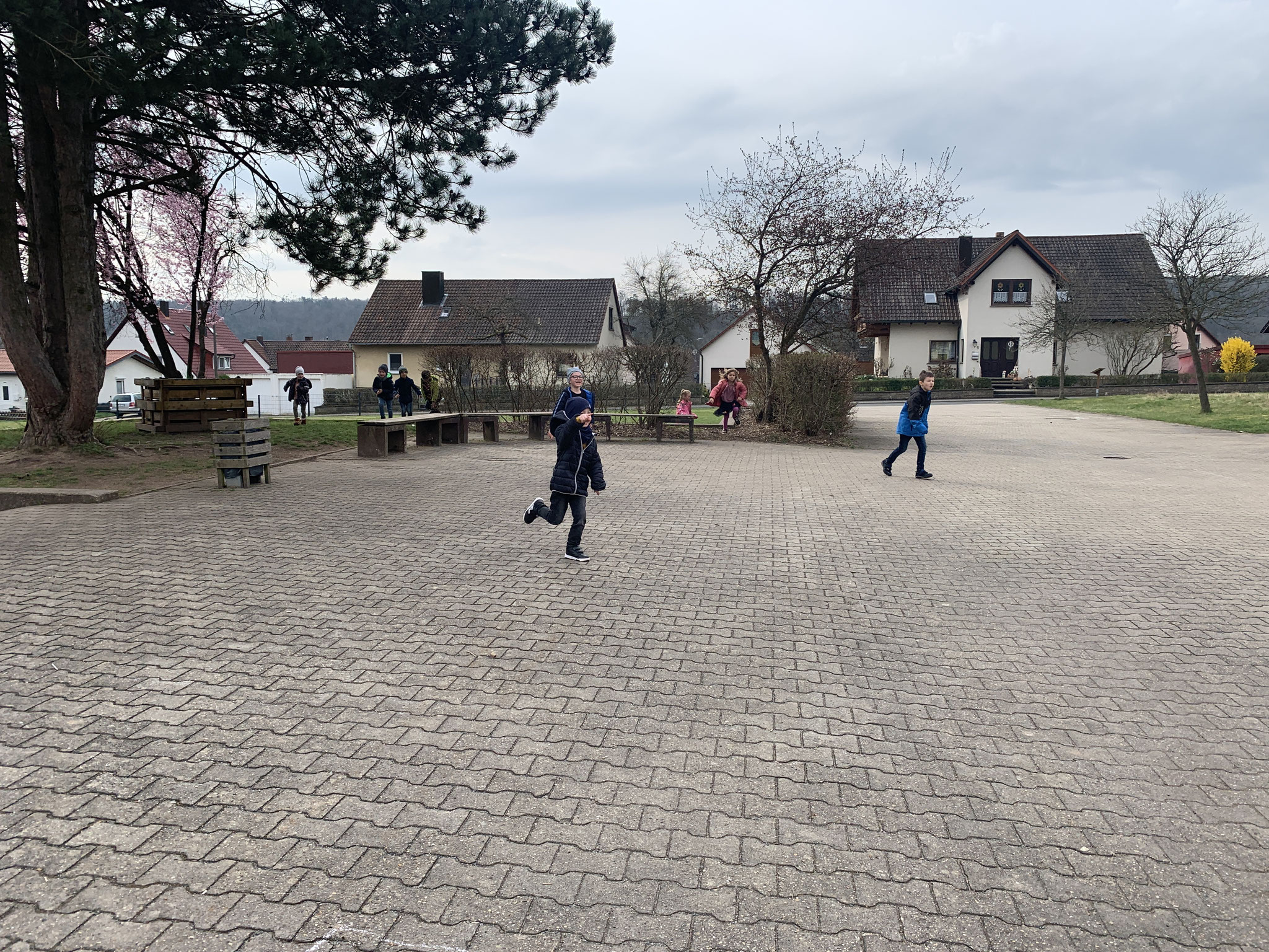 Der Osterhase zu Besuch in Untersteinbach - Grundschule Rauhenebrach