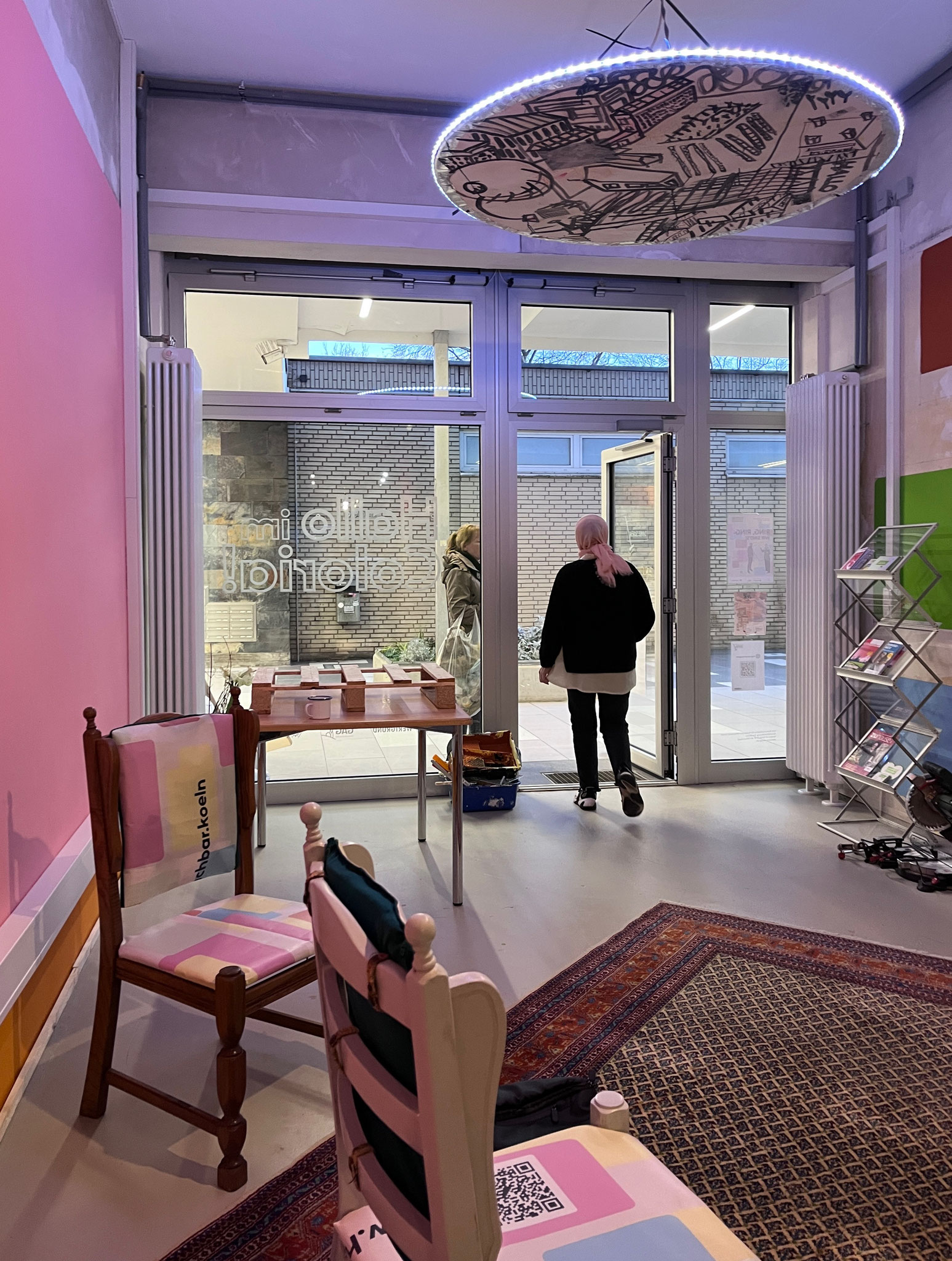 HALLO IM COLORIA: HIER GEHT VIELES REIN! - Hallo Nachbar, DANKE SCHÖN ...