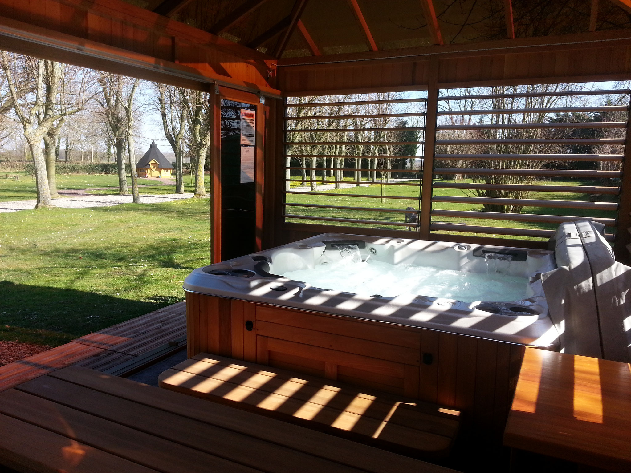 Le jacuzzi Canadien - Le chateau des lumieres chambres d'hotes en Baie ...