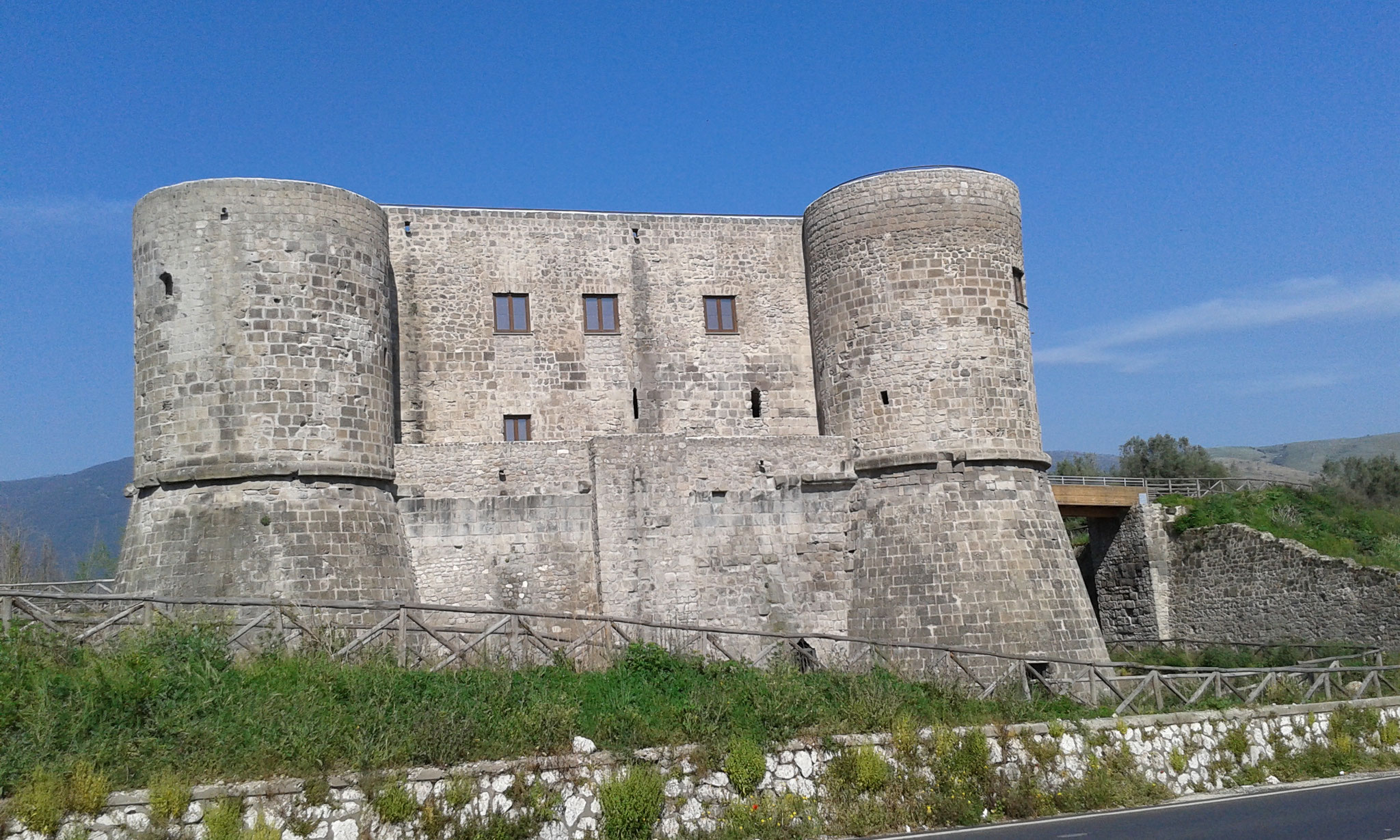 IL CASTELLO ARAGONESE DI CALVI RISORTA - Benvenuti su lemusearcheomusica!