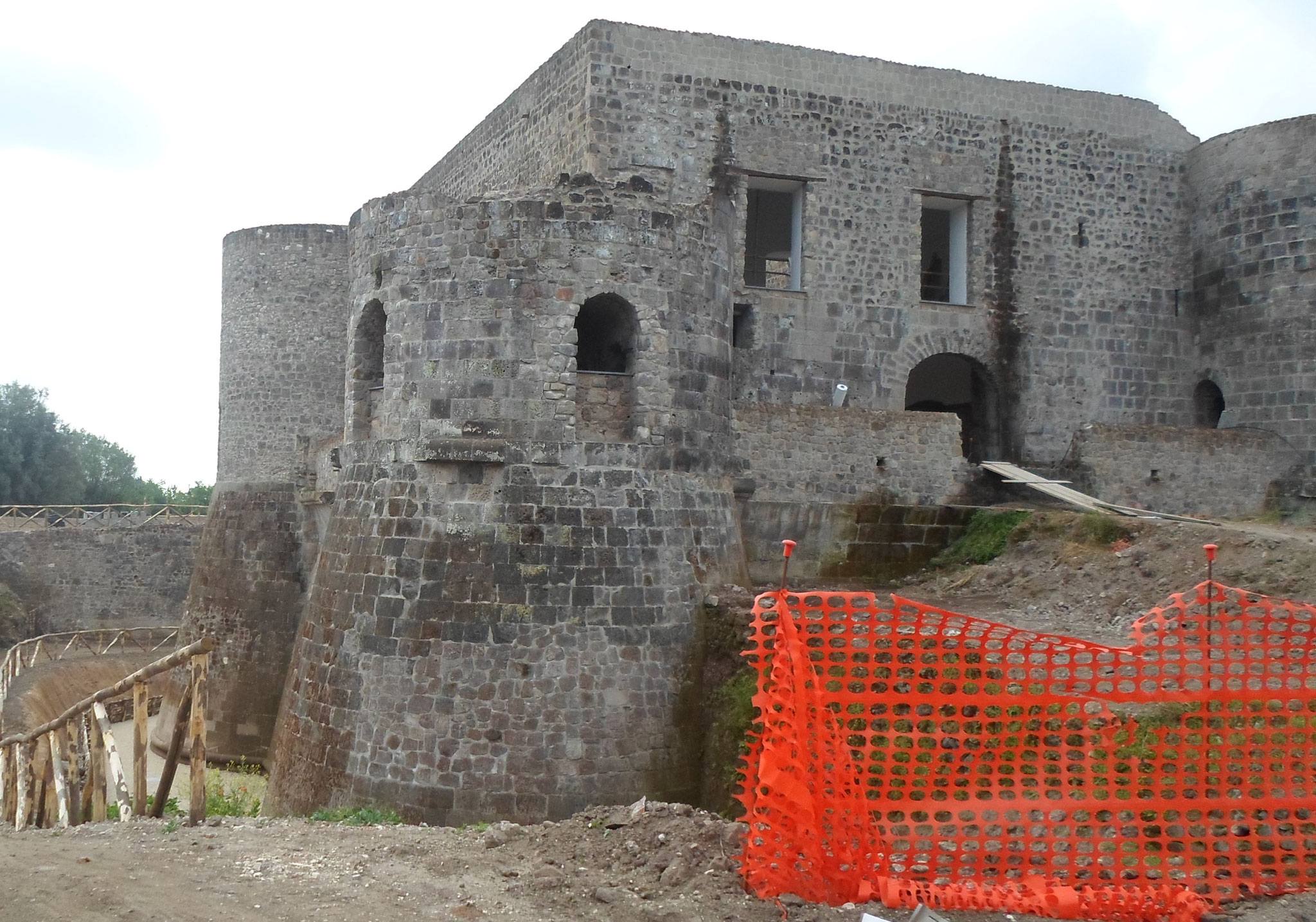 IL CASTELLO ARAGONESE DI CALVI RISORTA - Benvenuti su lemusearcheomusica!