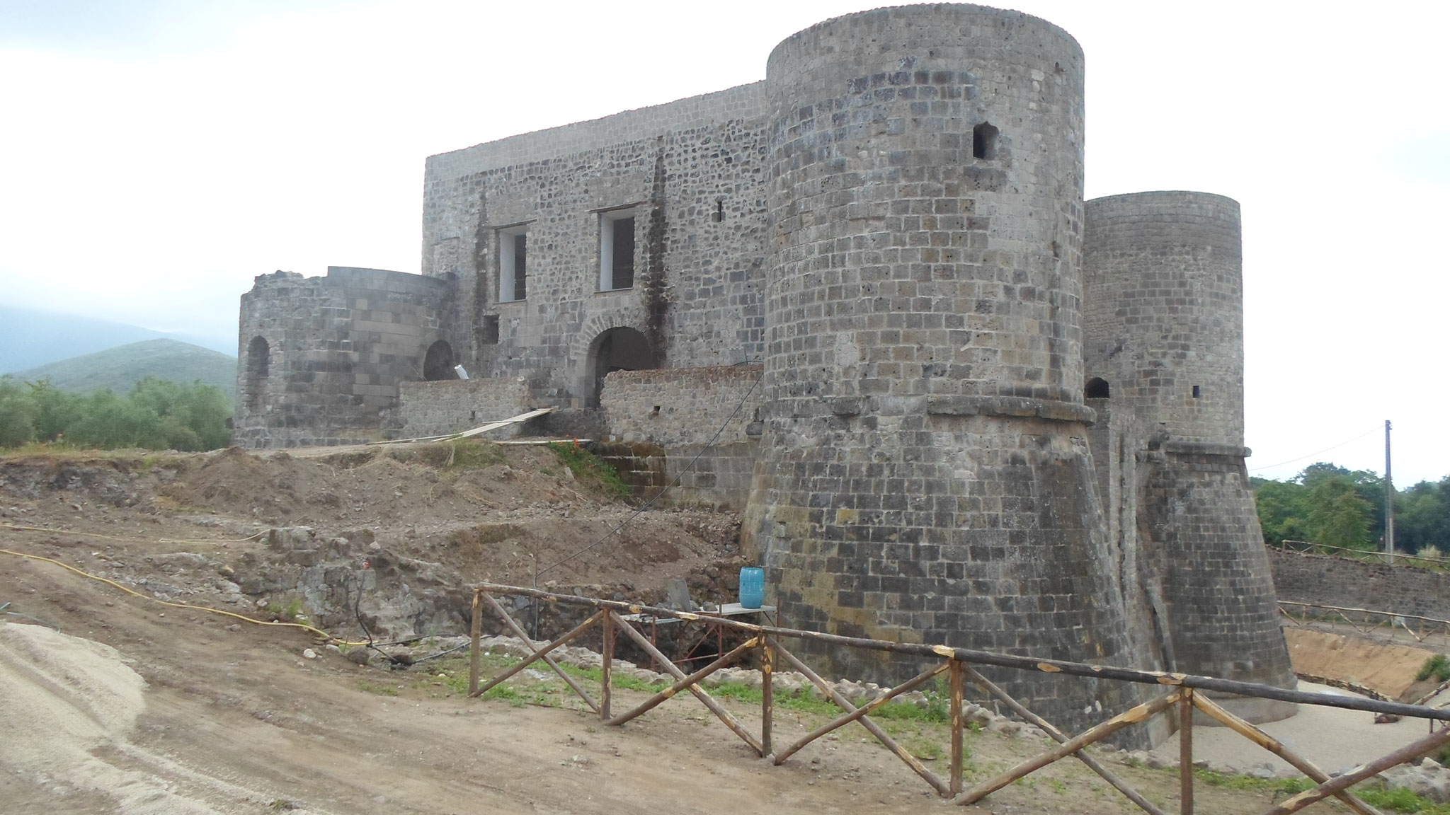 IL CASTELLO ARAGONESE DI CALVI RISORTA - Benvenuti su lemusearcheomusica!