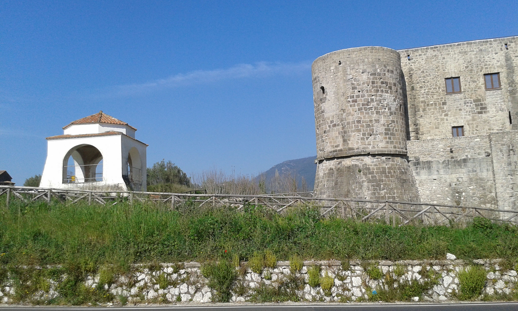 IL CASTELLO ARAGONESE DI CALVI RISORTA - Benvenuti su lemusearcheomusica!