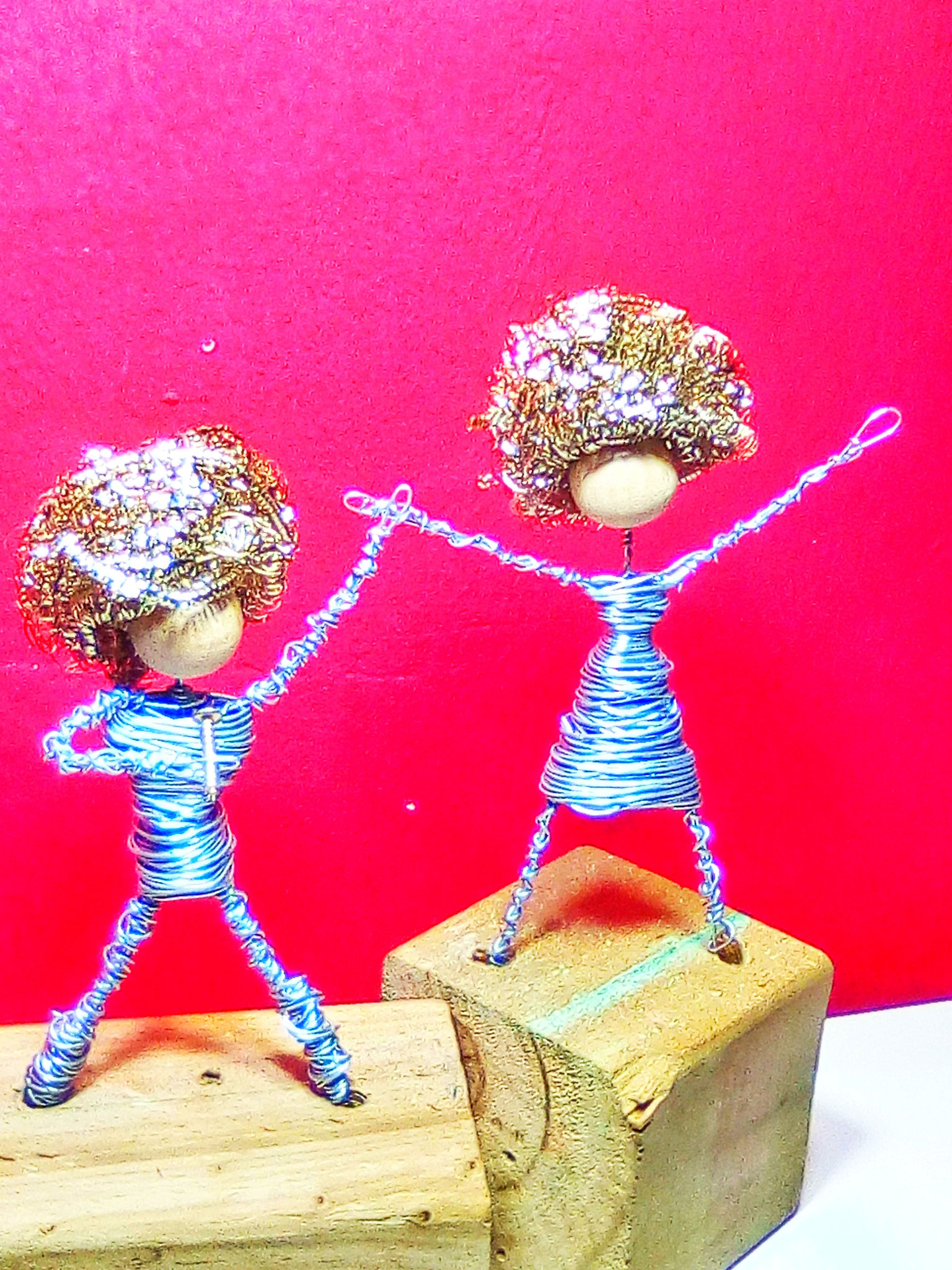 Wire Objects - swisstrailbell® meets bicycle chain art