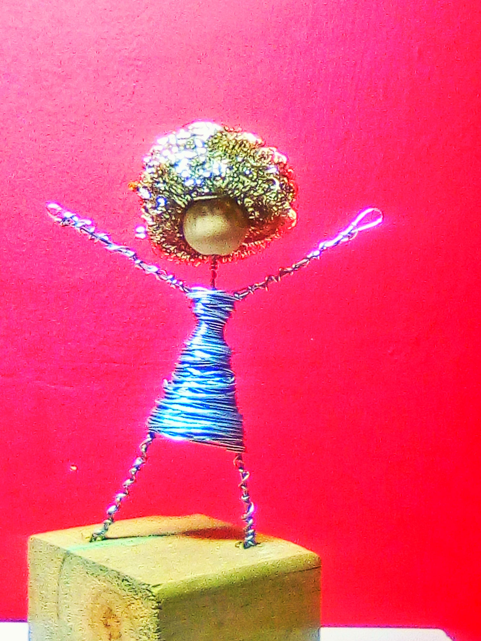 Wire Objects - swisstrailbell® meets bicycle chain art