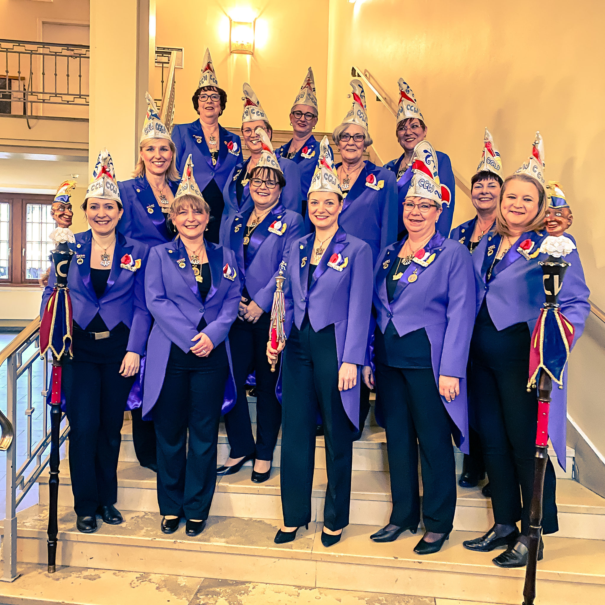 Ladies first: Unser Damenkomitee mit der Sitzungspräsidentin Anne ...