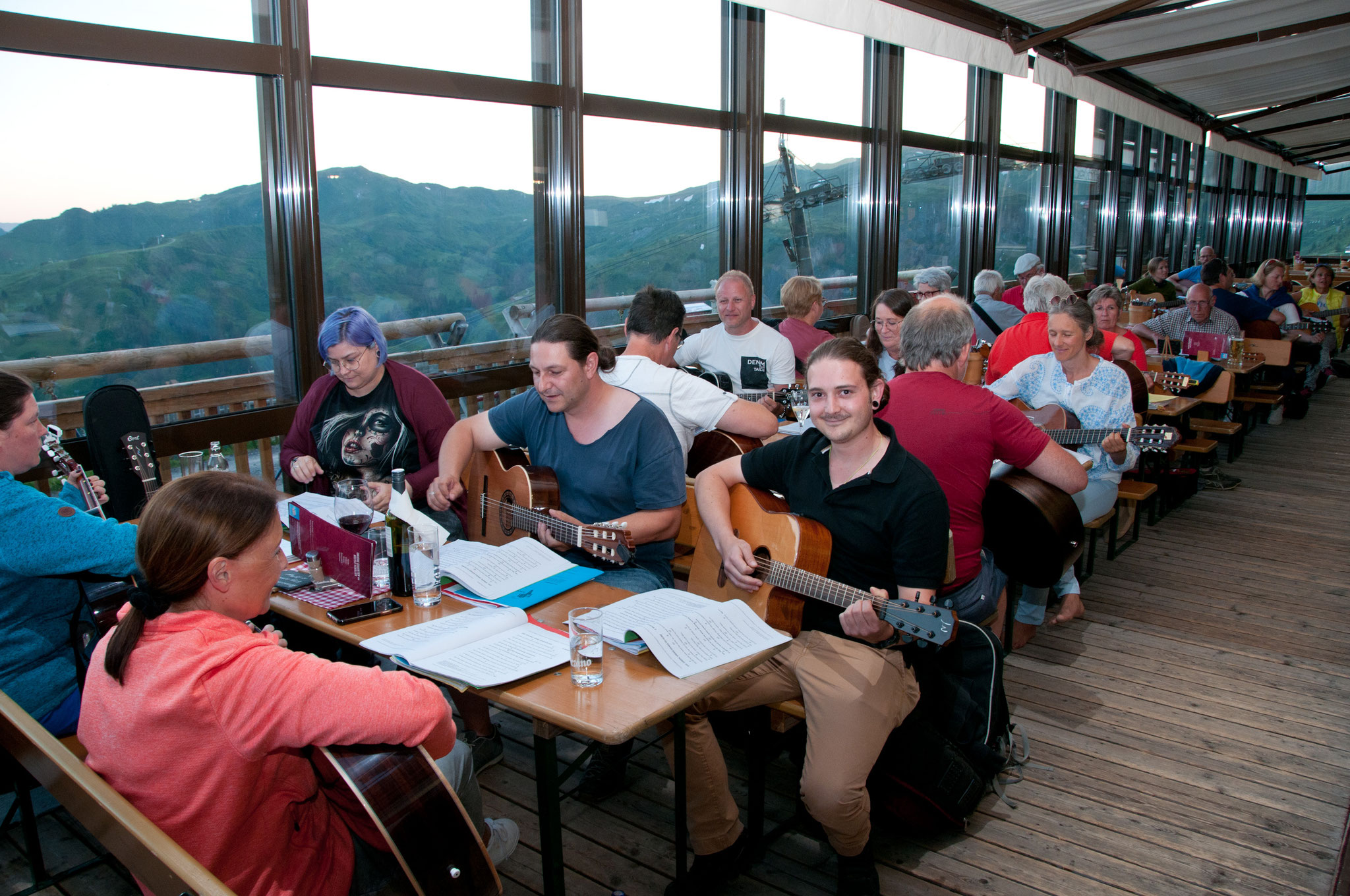 Gitarrenevent EASY-GUITAR - EASY GUITAR - Gitarre lernen ohne Noten