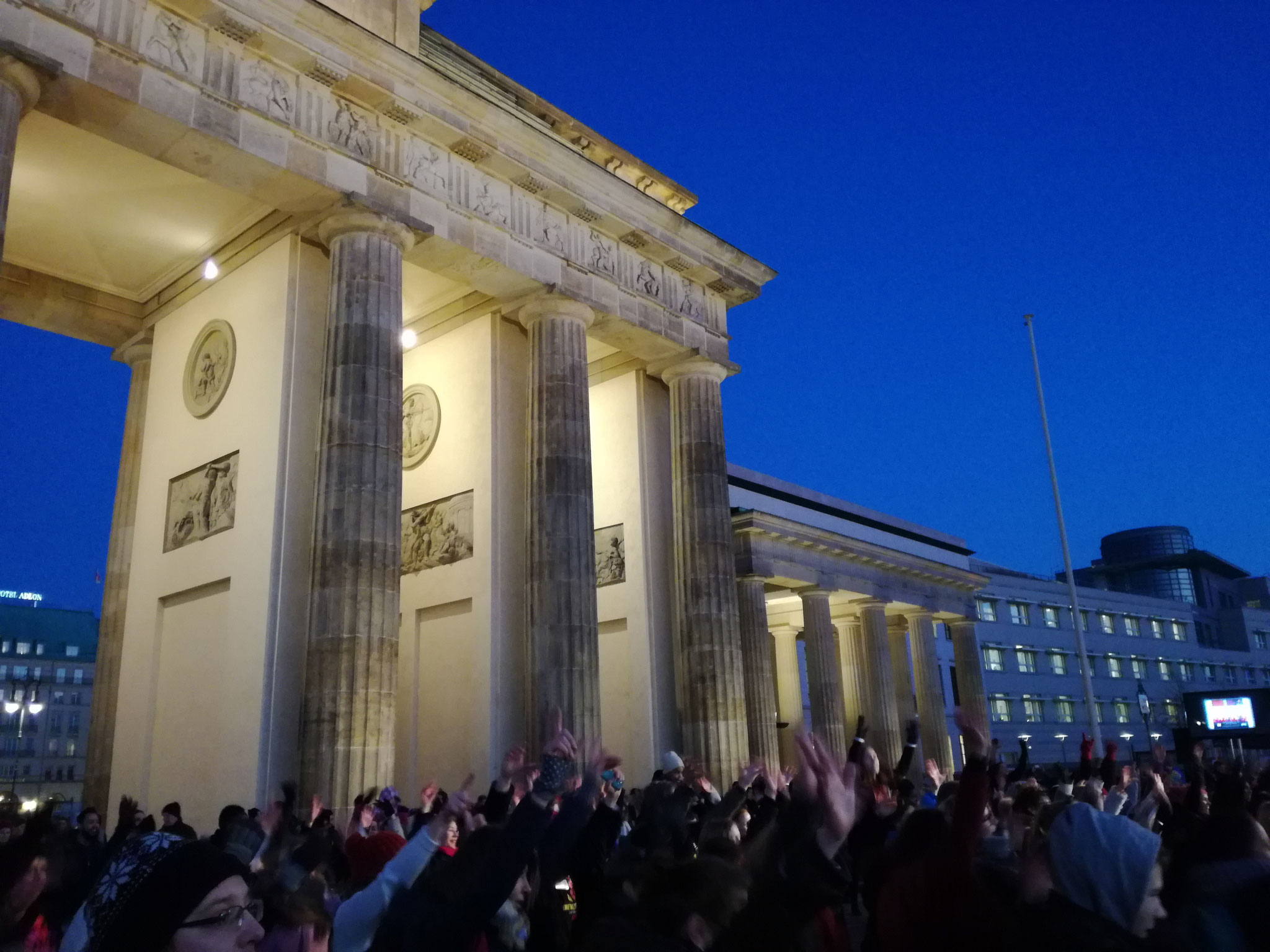 One Billion Rising - Dance Demo - Spielhaus KJFE Friedrichshagen
