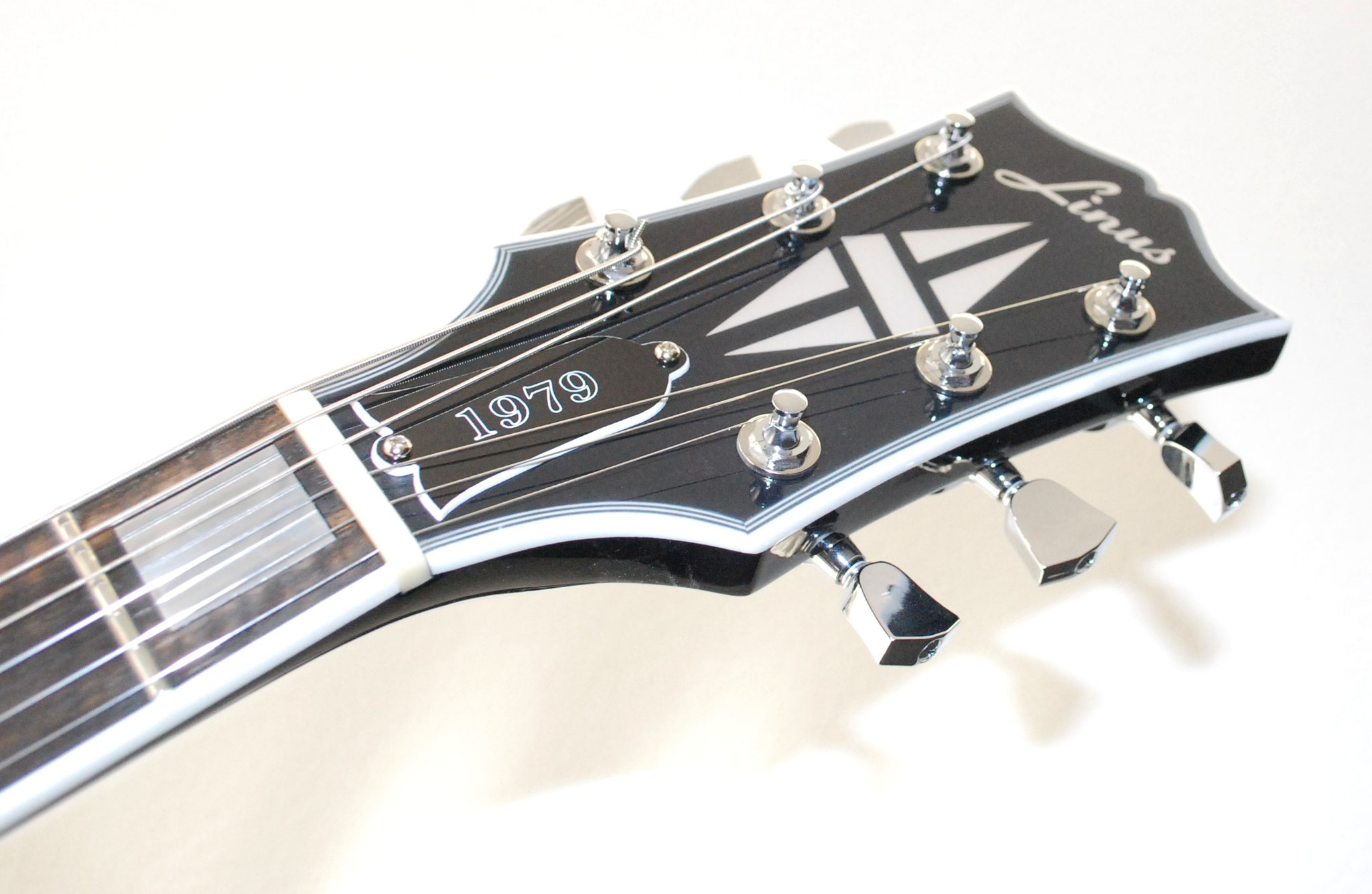 Linus Les Paul - Silverbeast - https://www.linus-guitars.com