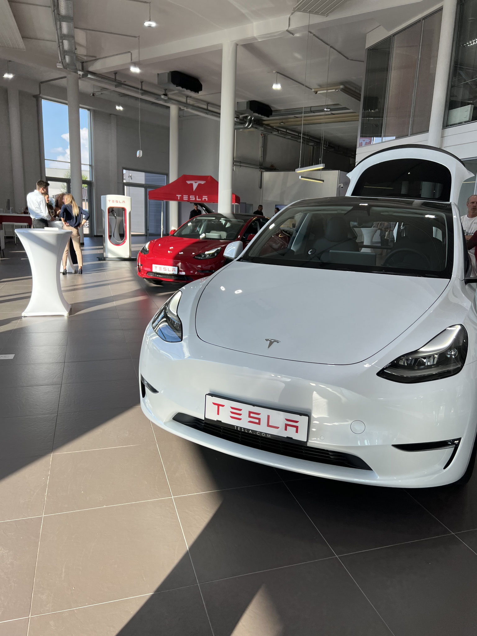 Neues Tesla Service Center in Linz - Tesla Club Austria