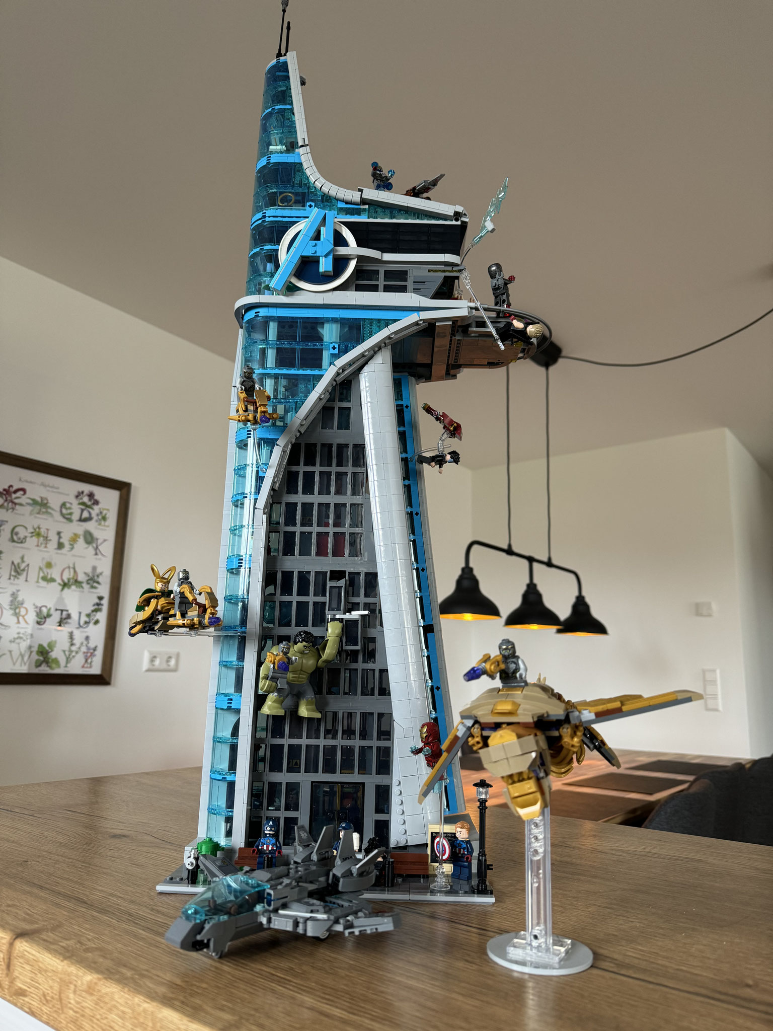 Review zum neuen LEGO® Marvel Avengers Tower - Freizeitpark Traveller ...