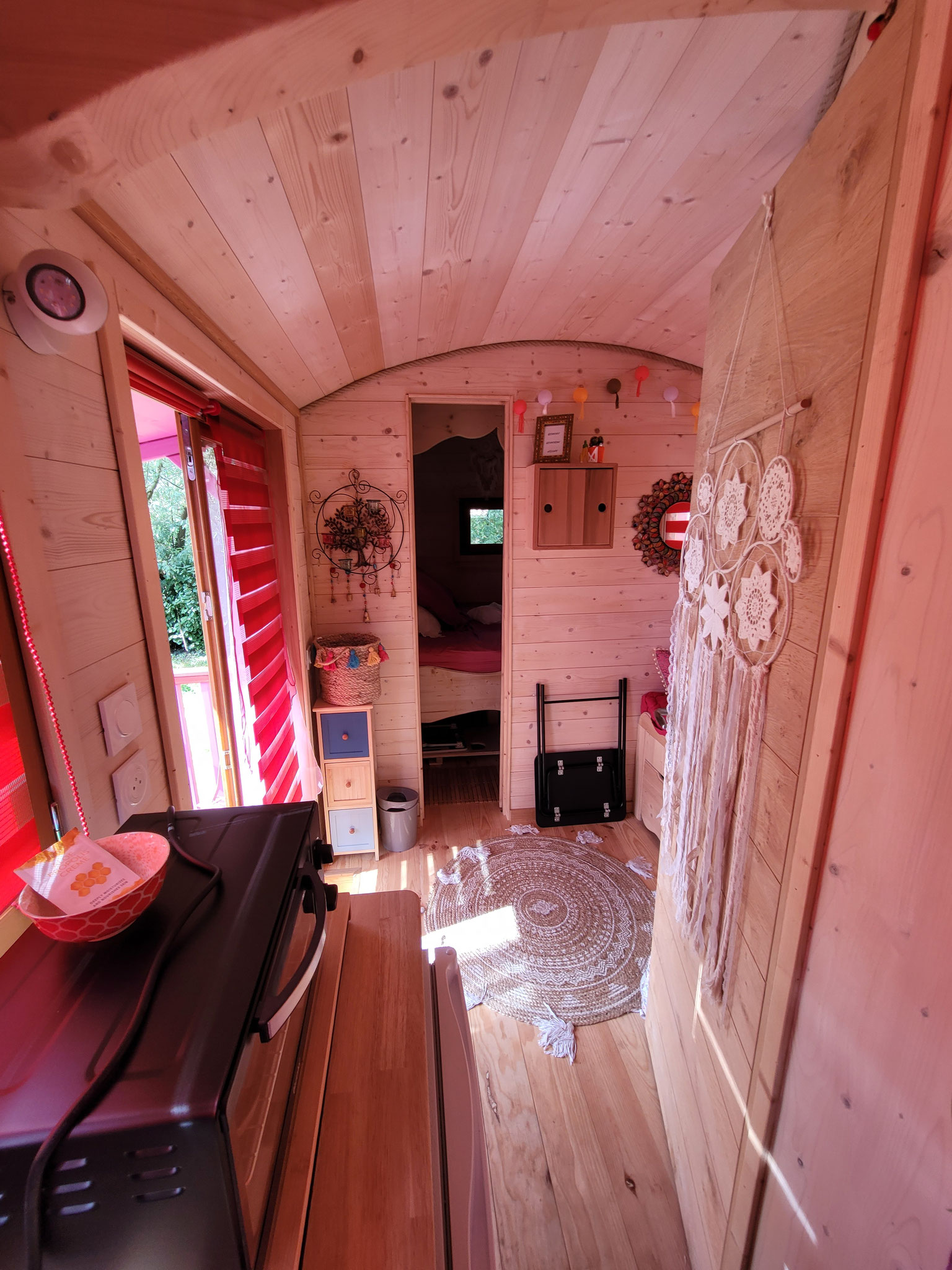 Entrez dans cette somptueuse roulotte plus bohème que jamais ...