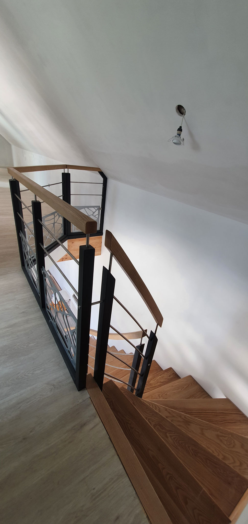 Réalisation Escalier Limon Central Cremaillère En L Escaliers Prosper