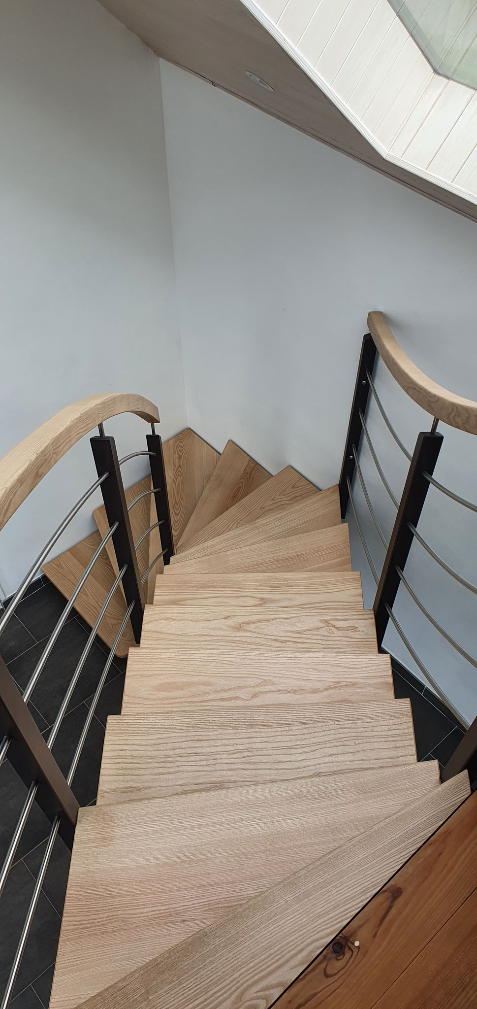 Réalisation Escalier Limon Central Cremaillère En L Escaliers Prosper
