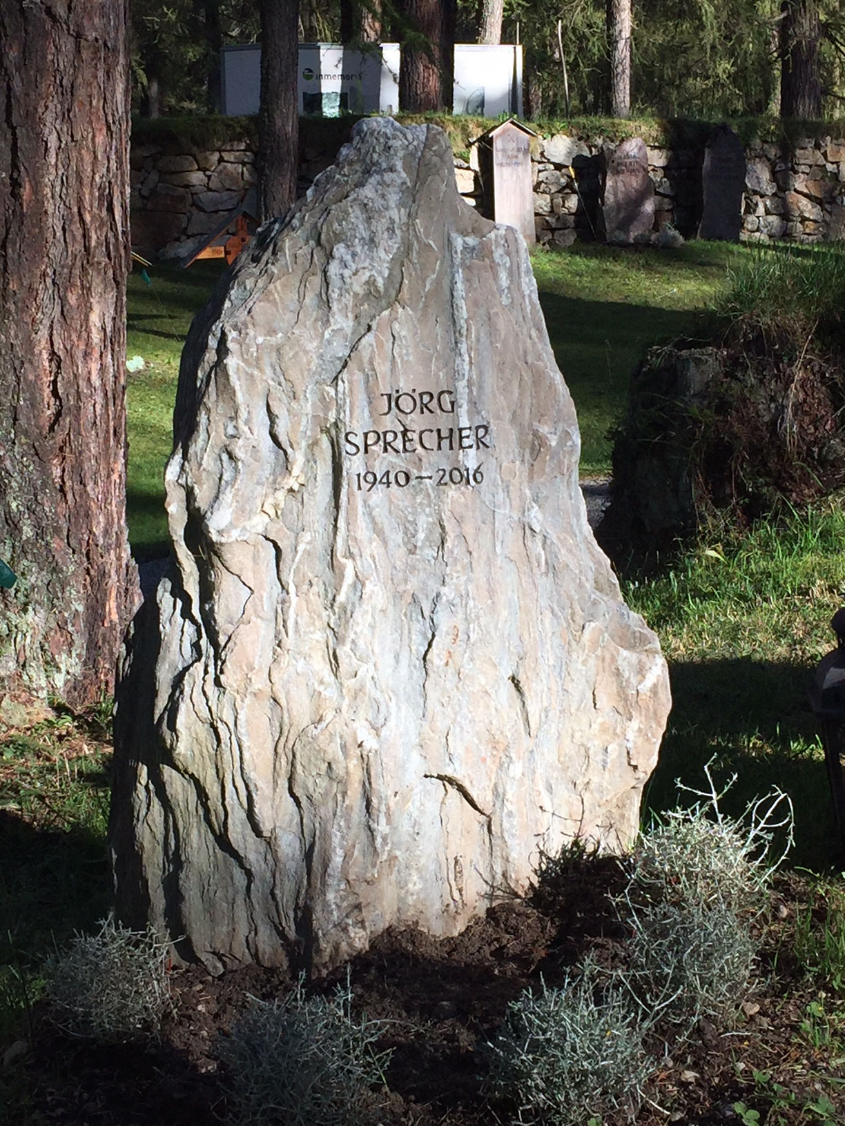 Grabstein aus Findling und weitere Referenzen - inmemoria