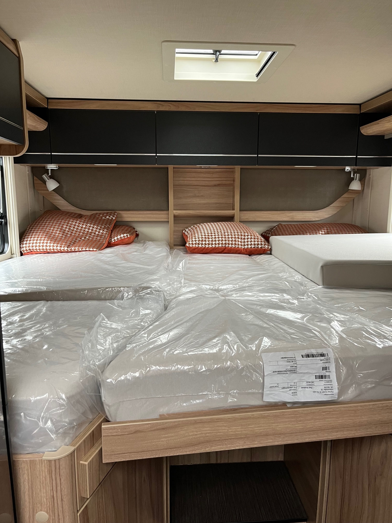 Hymer CrossOver - Wohnmobilvermietung Straussfurt