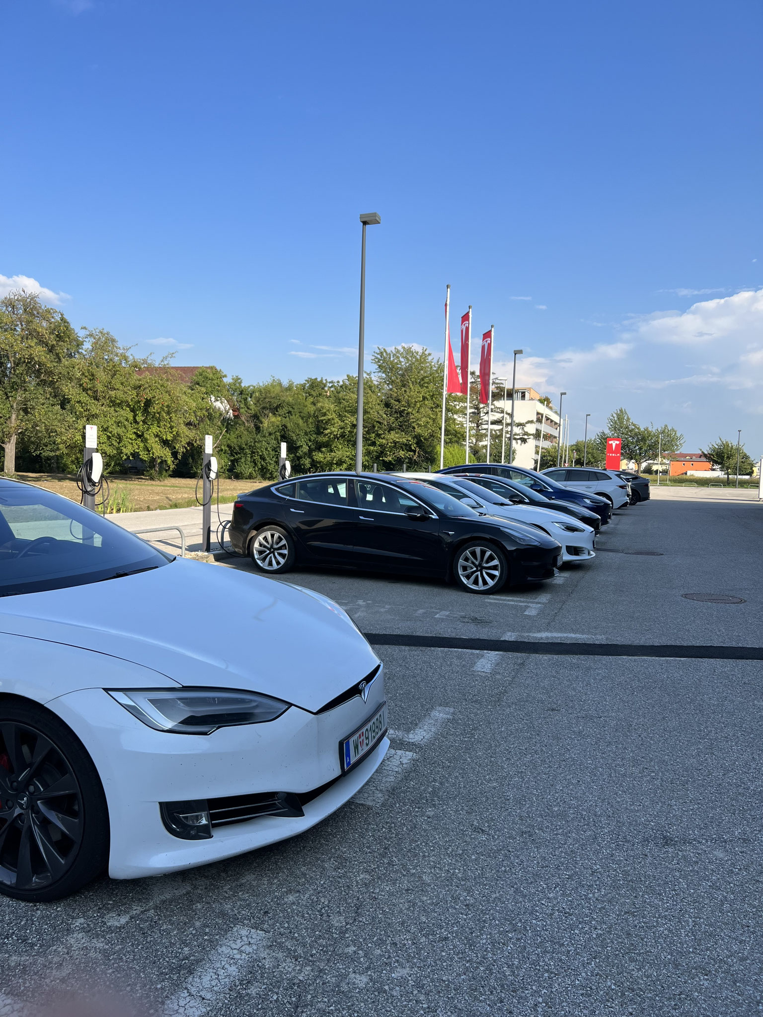 Neues Tesla Service Center in Linz - Tesla Club Austria