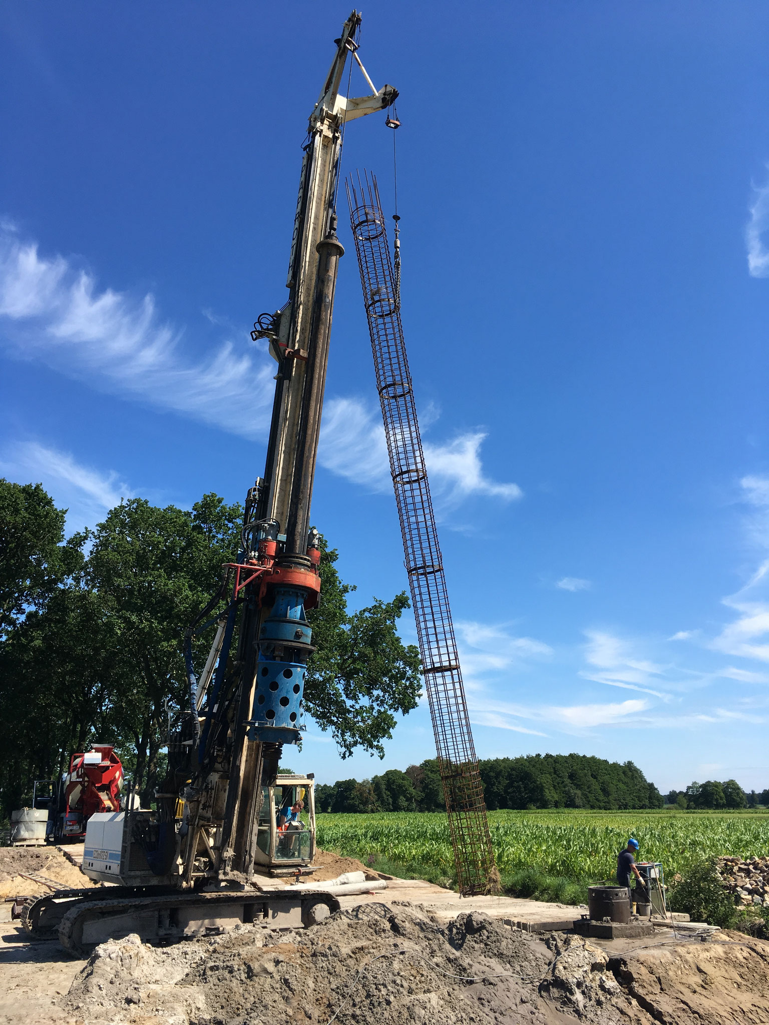 Pfahlgründung mit Bohrpfählen für Brücke über die Mittelradde - DPC ...