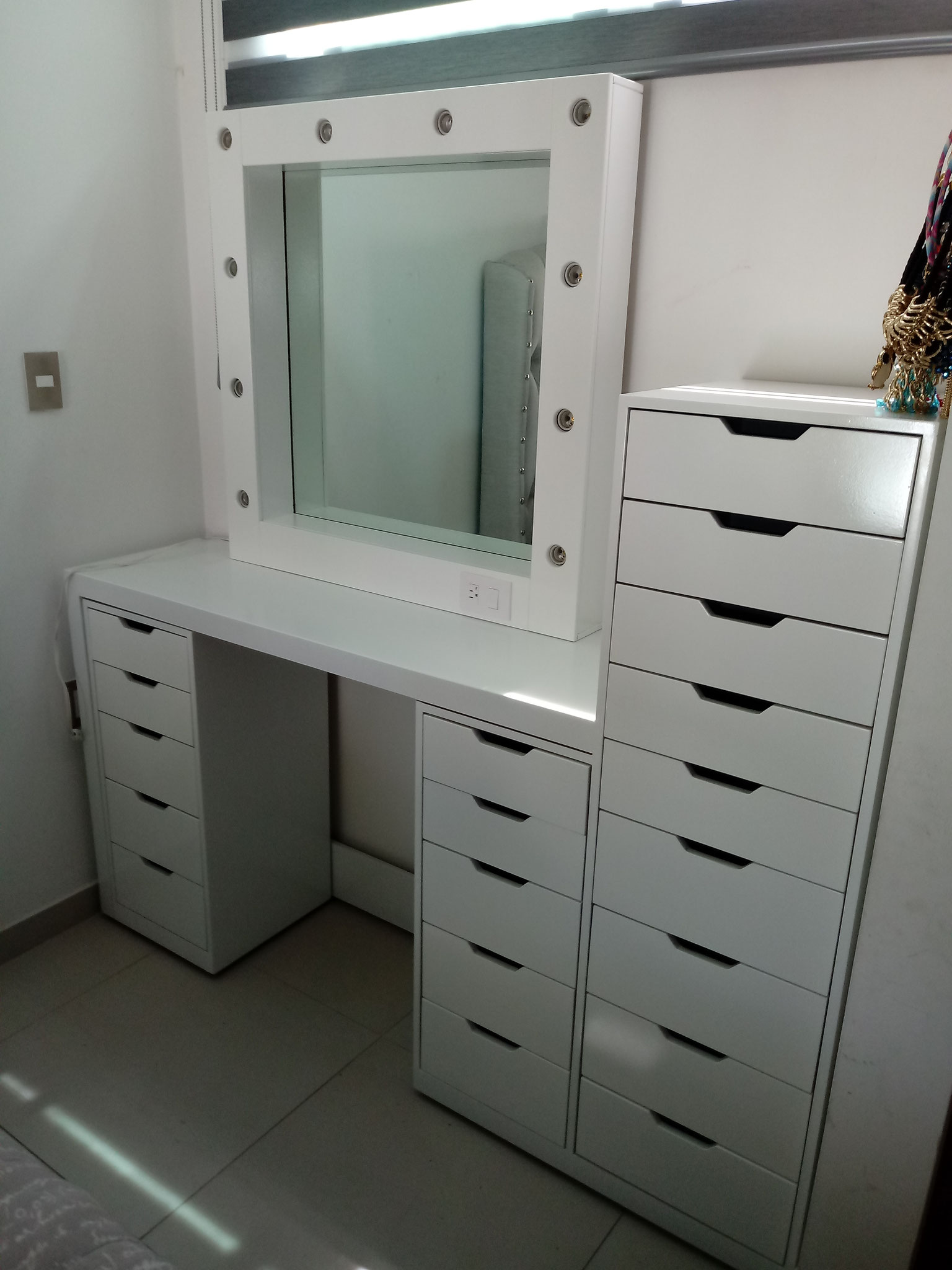 Vanity Espejo Secreto - Página web de micasadelarbol