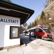 Estación de Hallstatt. Bahnhof Hallstatt. Hallstatt railway station ...