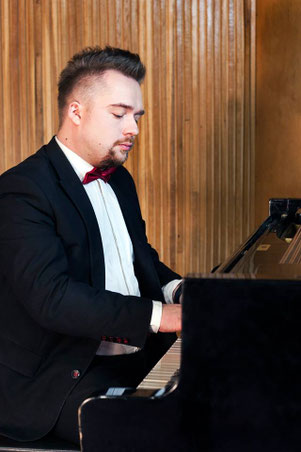 Home - Official website - Andrew Mikulski