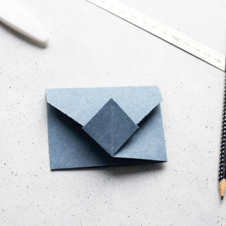 Origami-Umschlag mit coolem Verschluss - leine-design