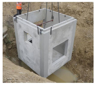 Construction de regards multi éléments en béton dans notre atelier ...