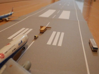 滑走路ペーパークラフト - ときめきを届けるサイト