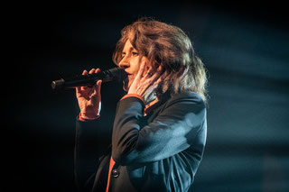 Sina - die offzielle Website der Mundartsängerin - www.sina.ch