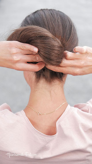 Niedriger Dutt Anleitung: Dutt mit geflochtenem Zopf ...