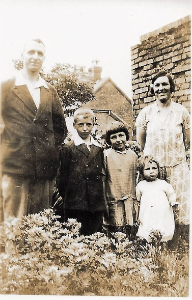 A few photos of Dennis, Dorothy and Doreen Clarke - the-clarkess jimdo ...