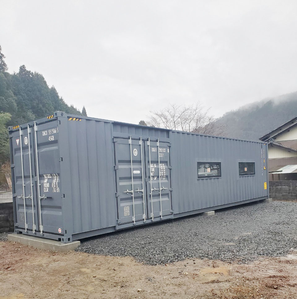 岐阜県加茂郡 NEWVANコンテナ20ft窓･観音扉･電気照明付き設置 - 岐阜大垣｜スイトコンテナ
